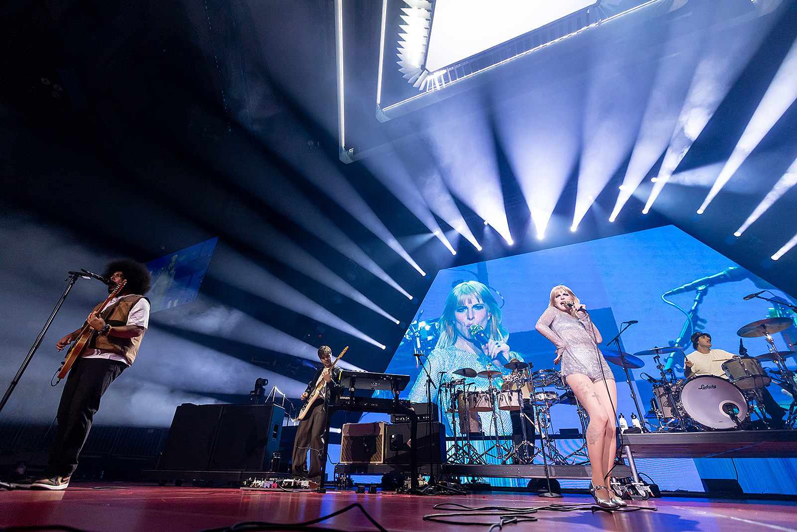 Paramore were electric at Madison Square Garden w/ Bloc Party & Genesis ...