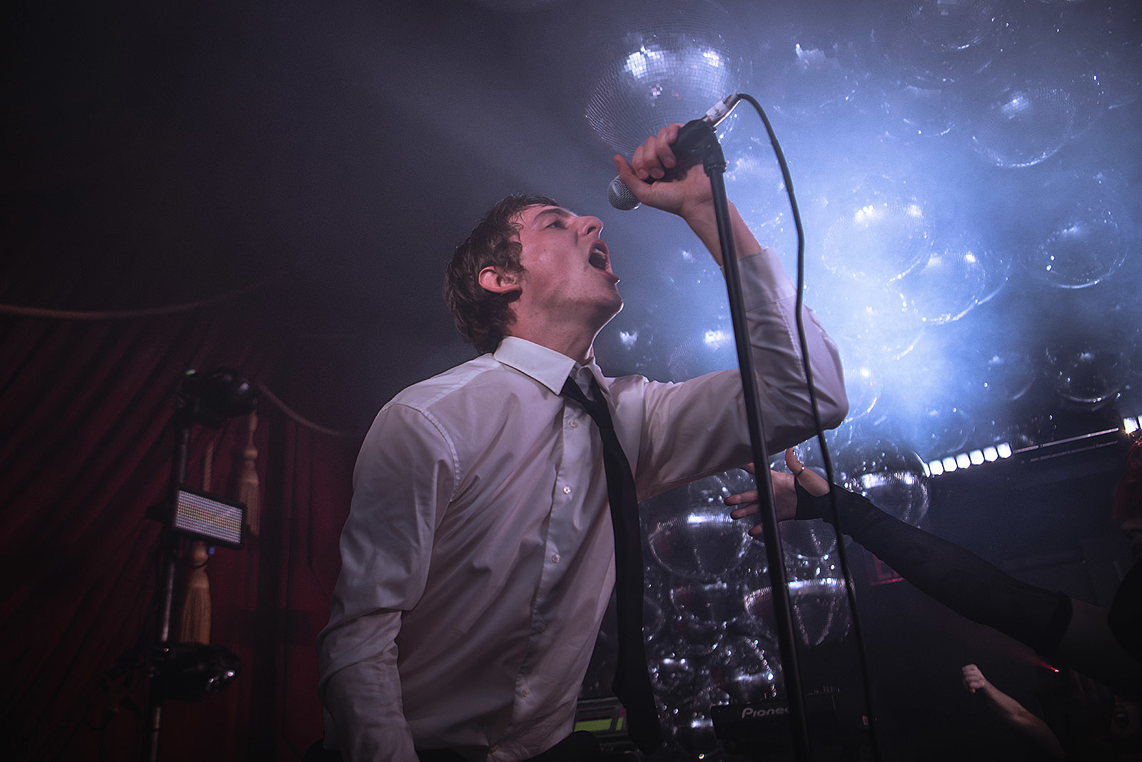 The Dare: super hyped indie sleaze revival band played NYC release ...