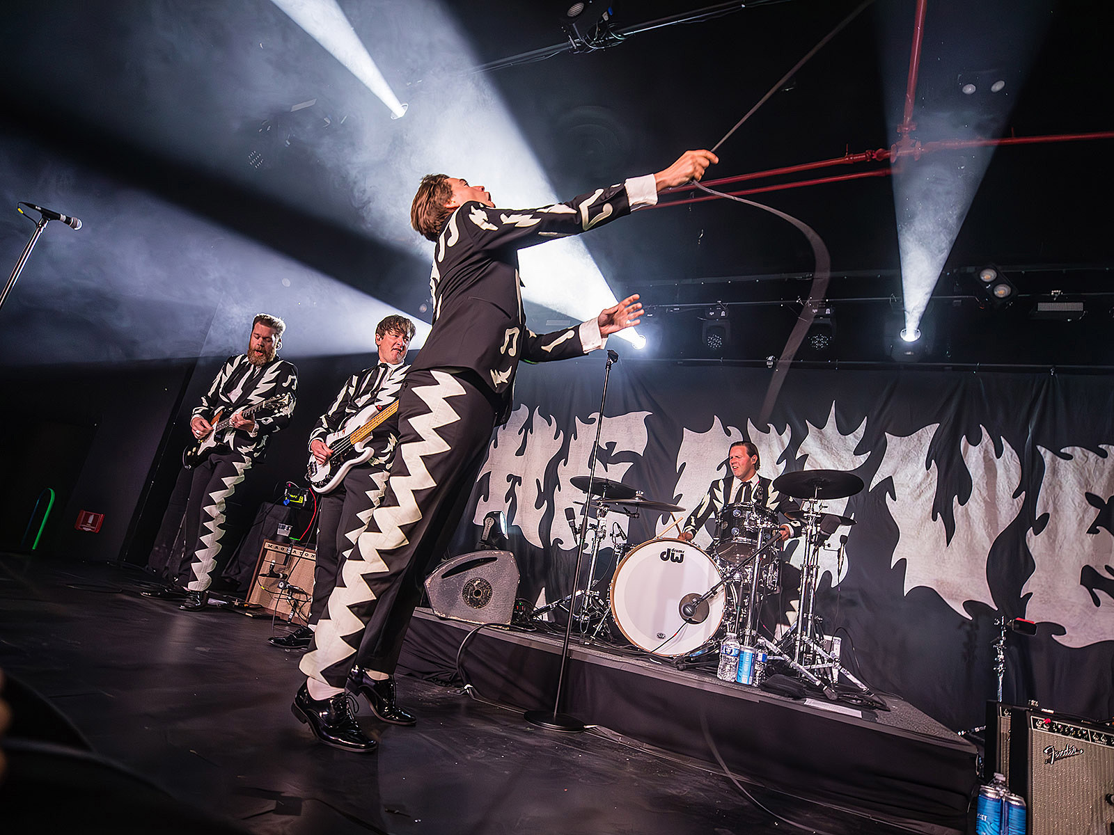 The Hives are still the best - pics, setlist, review & video from 1st ...