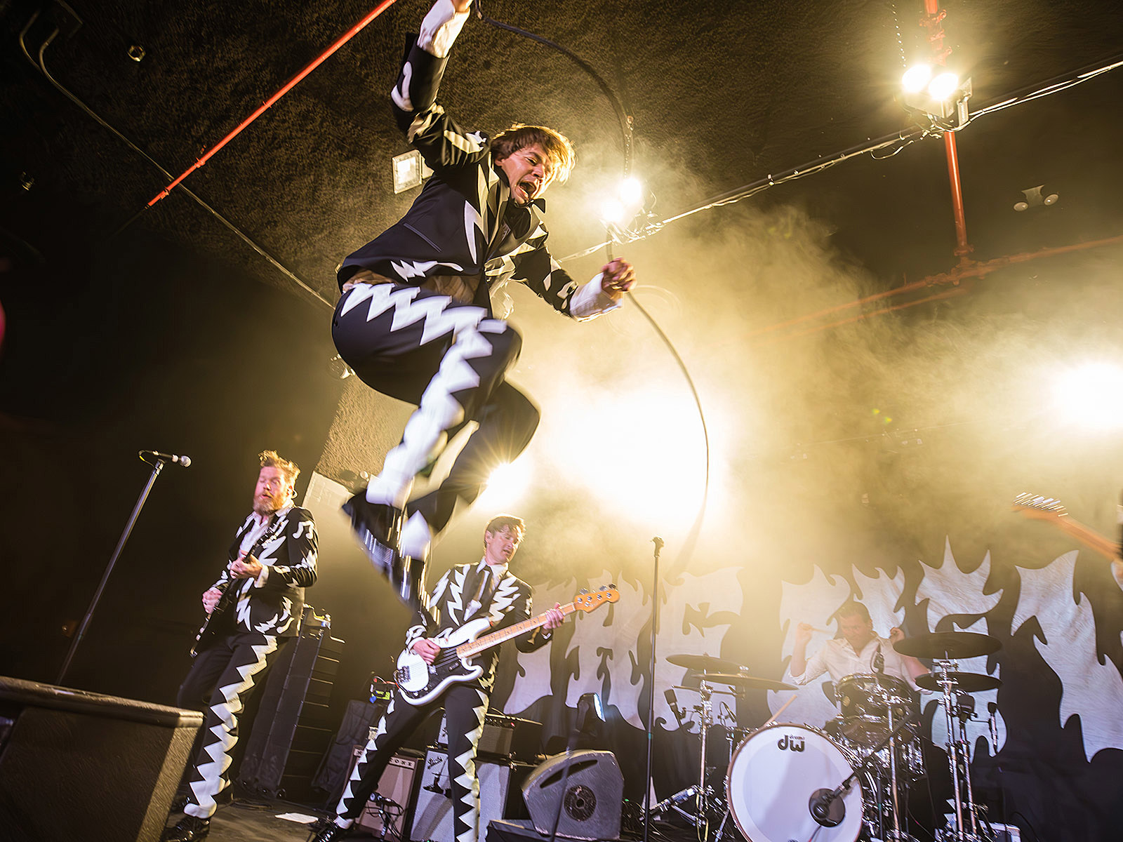 The Hives are still the best - pics, setlist, review & video from 1st ...