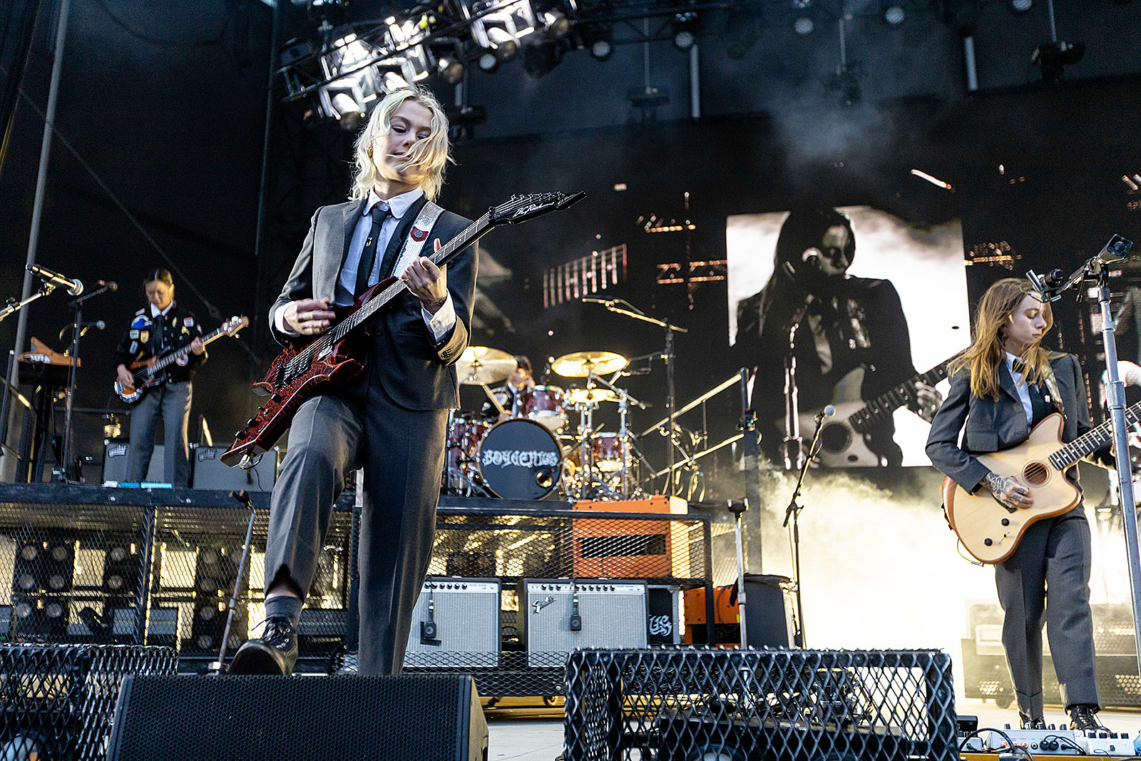 Watch boygenius fans surprise the band by lighting up the crowd in ...