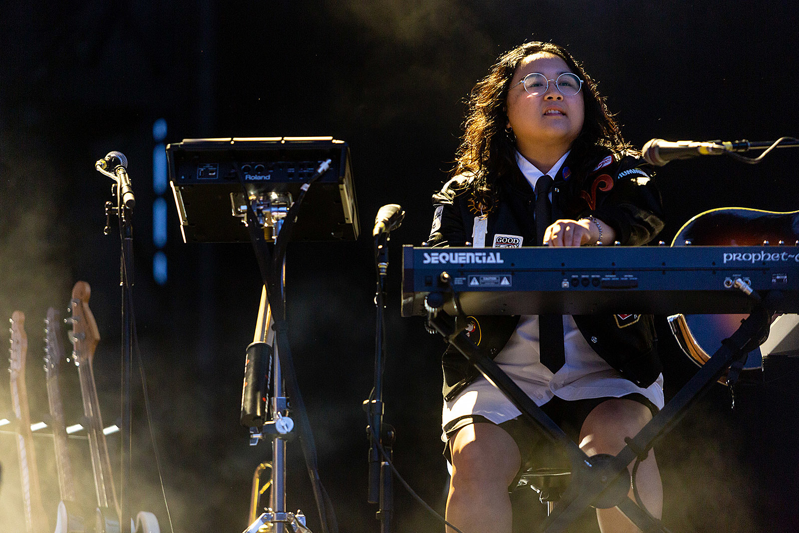 Watch boygenius fans surprise the band by lighting up the crowd in ...