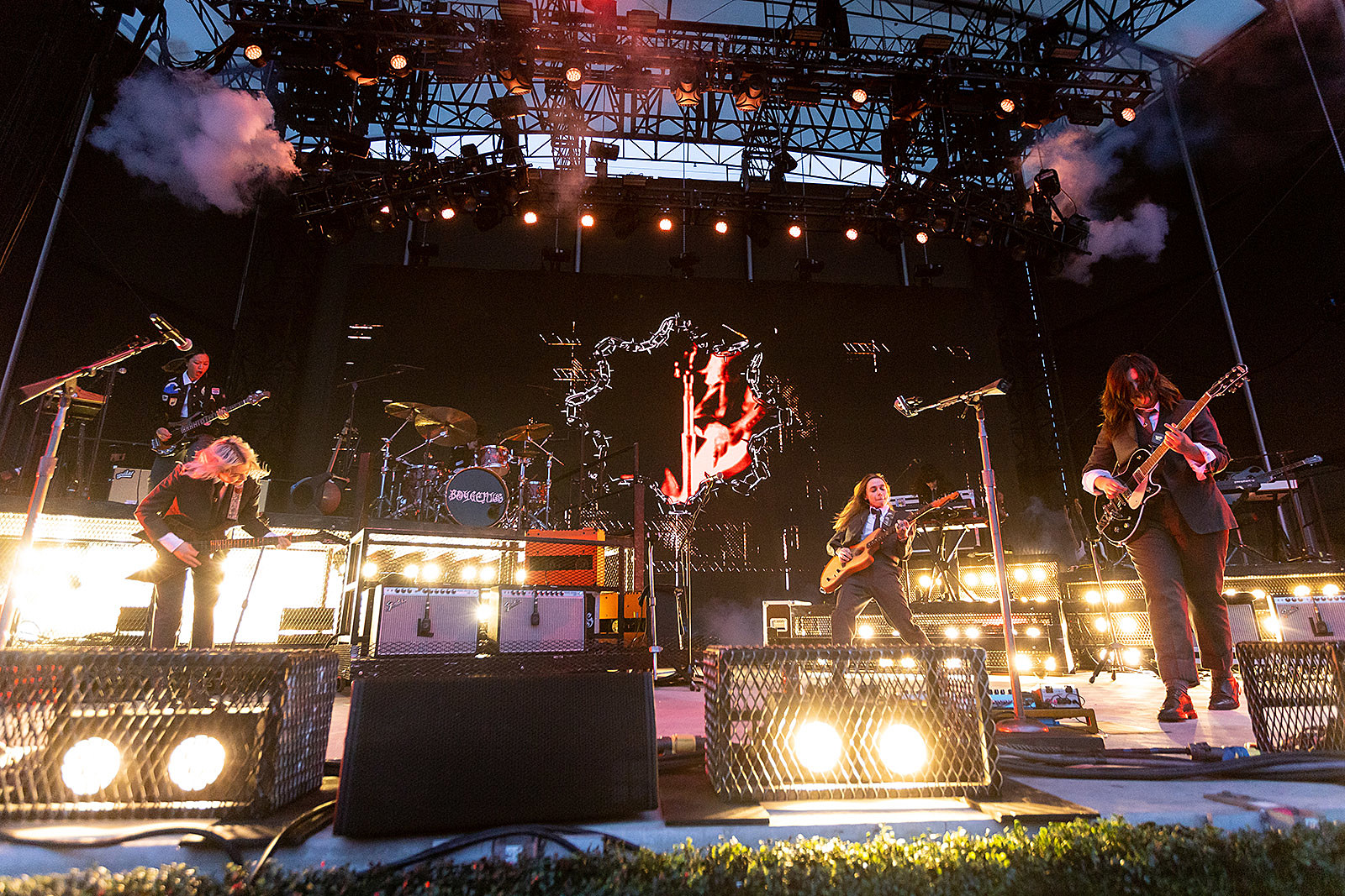 Watch boygenius fans surprise the band by lighting up the crowd in ...