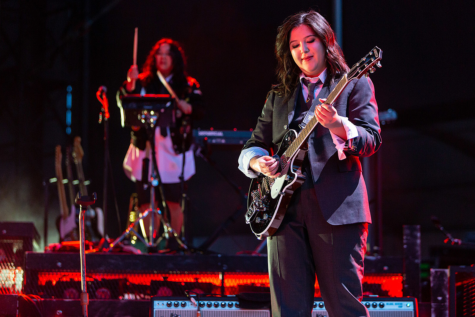 Watch boygenius fans surprise the band by lighting up the crowd in ...