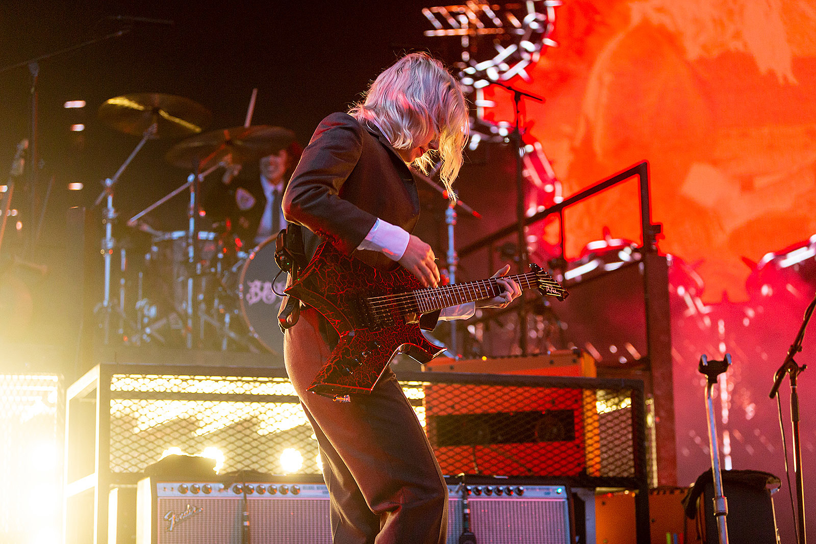 Watch boygenius fans surprise the band by lighting up the crowd in ...