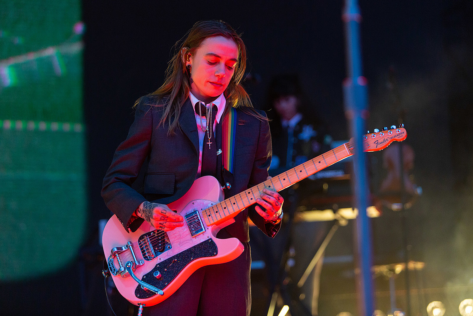 Watch boygenius fans surprise the band by lighting up the crowd in ...