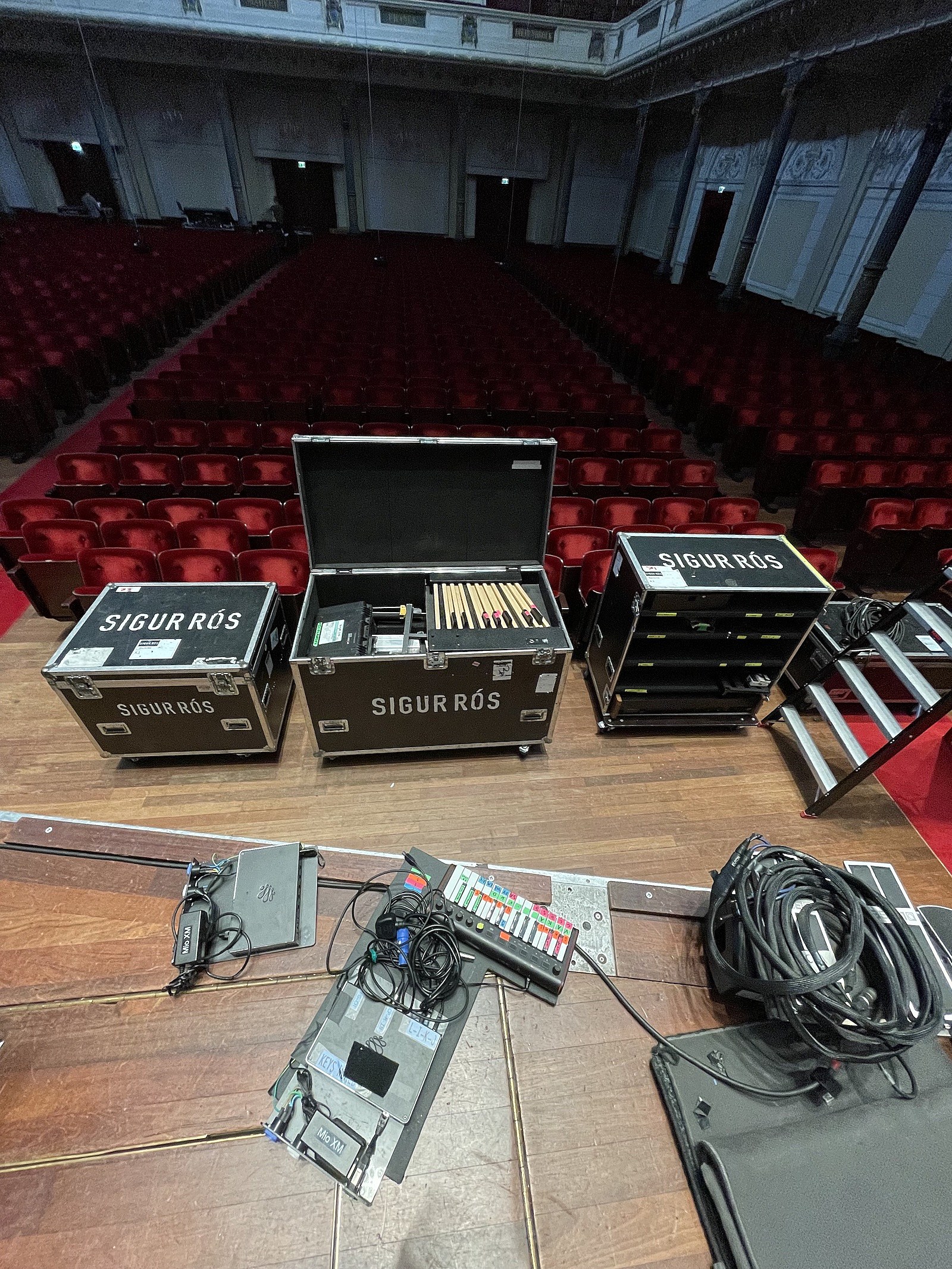 Sigur Rós transfixed Amsterdam's Het Concertgebouw (review, setlist, pics)