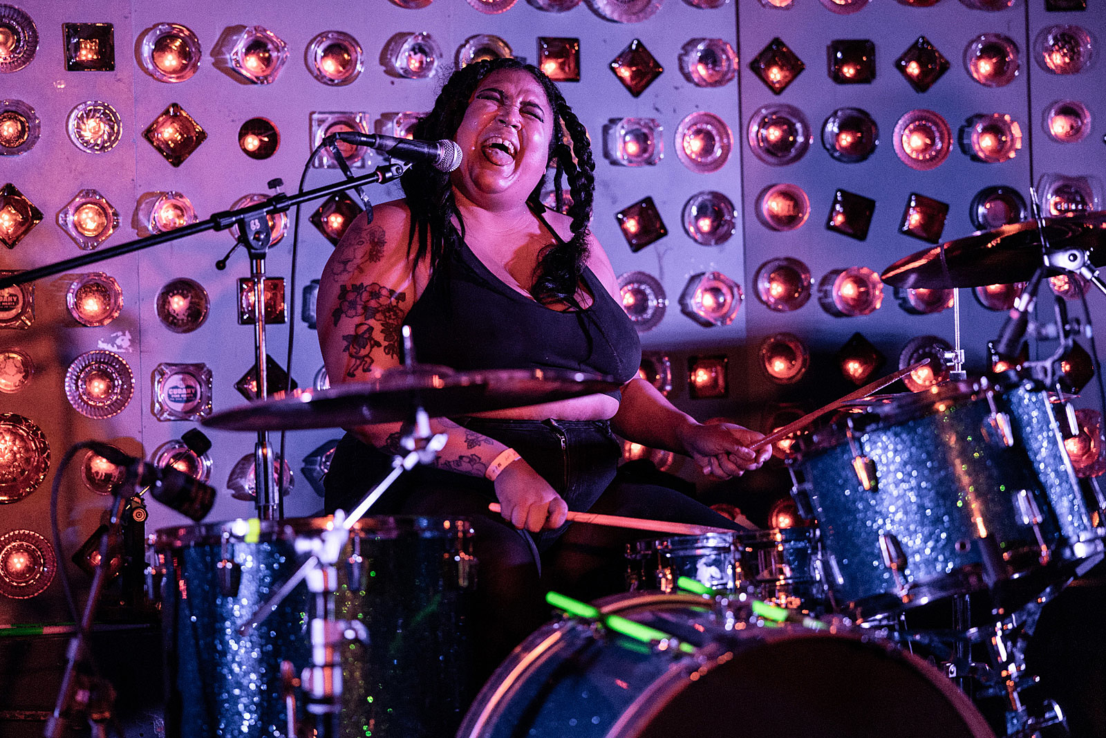 Big Joanie played Baby's All Right with Frida Kill (pics, setlist)