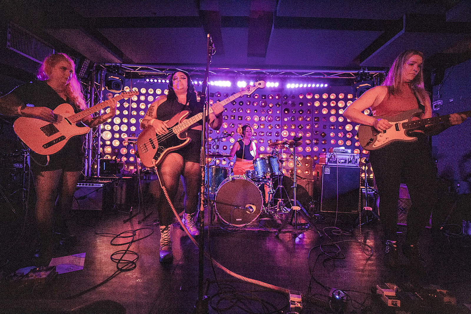Big Joanie played Baby's All Right with Frida Kill (pics, setlist)