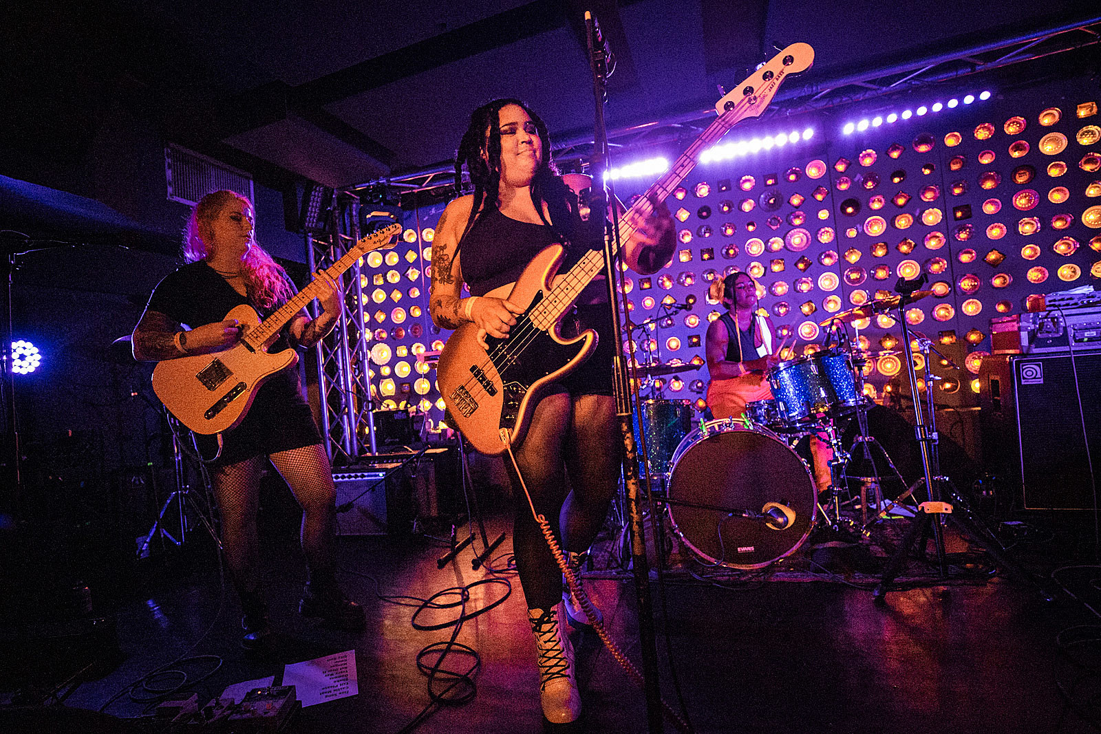 Big Joanie played Baby's All Right with Frida Kill (pics, setlist)