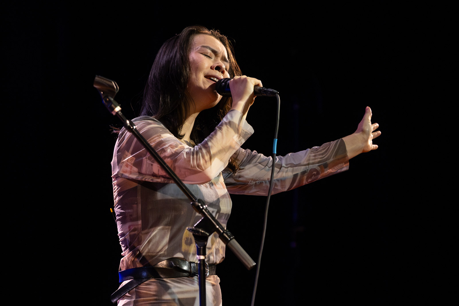 Mitski played her new LP in full, covered Pete Seeger at intimate NYC ...