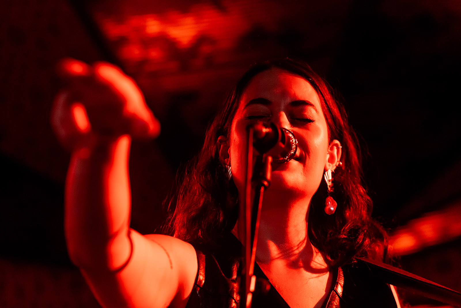 Maple Glider made her NYC live debut at The Sultan Room with Adeline ...