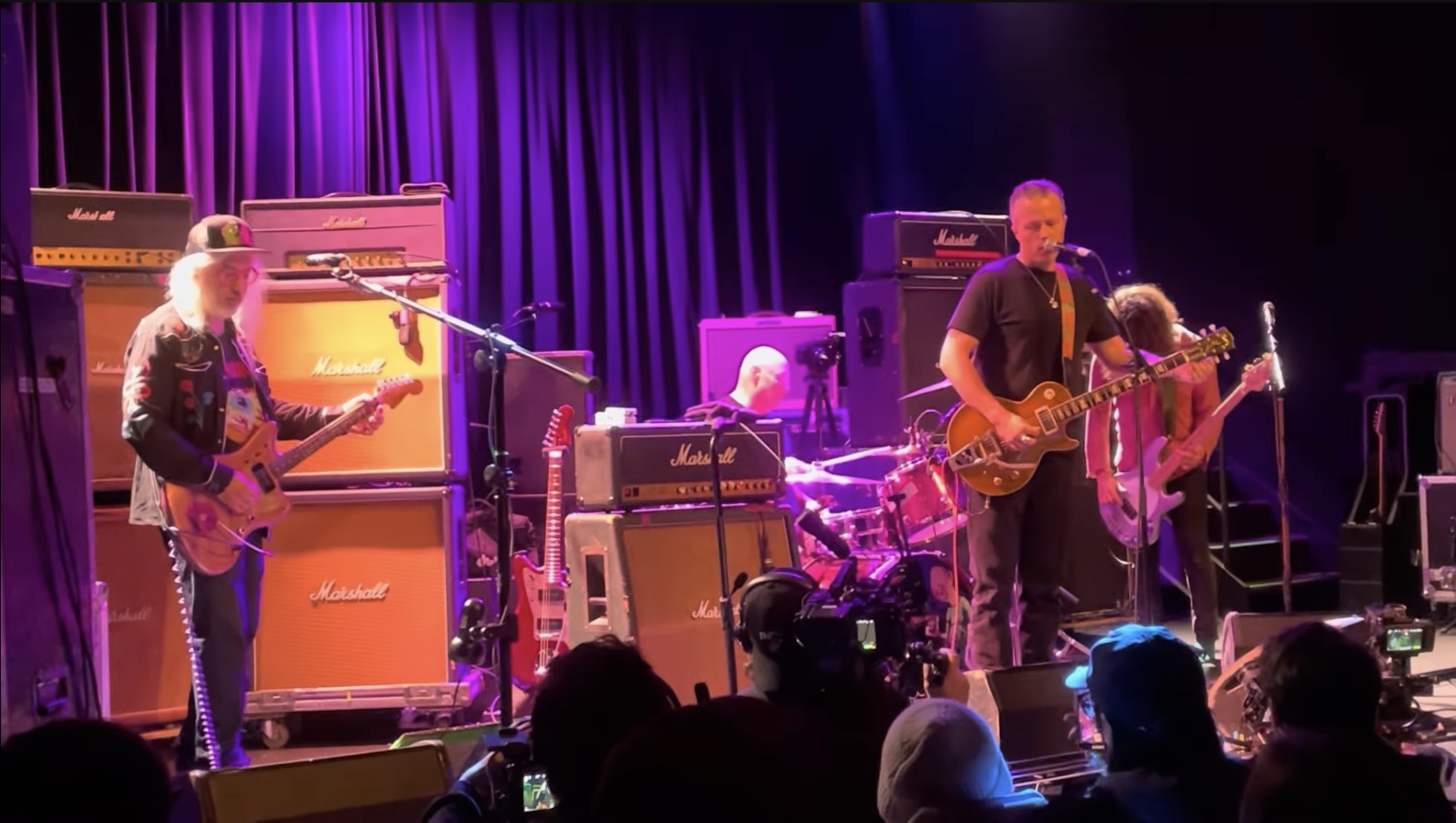 Watch Dinosaur Jr bring out Jason Isbell, Laura Jane Grace & more at ...