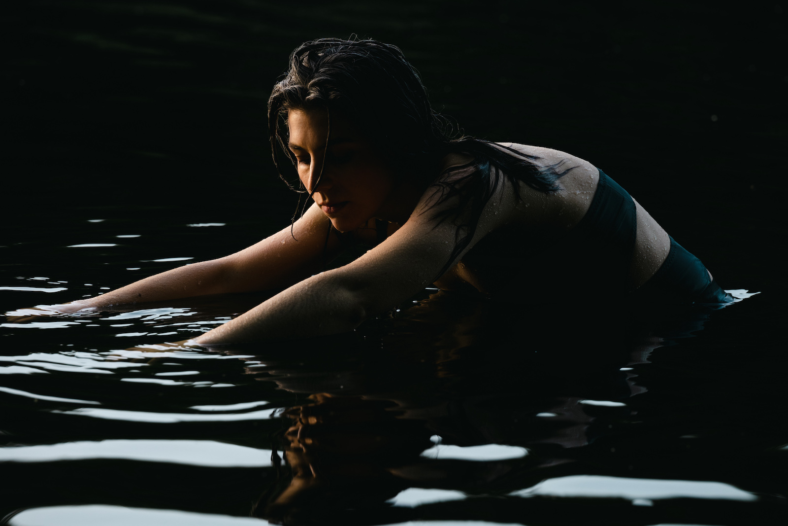 Julia Holter announces new album & tour, shares "Spinning" video