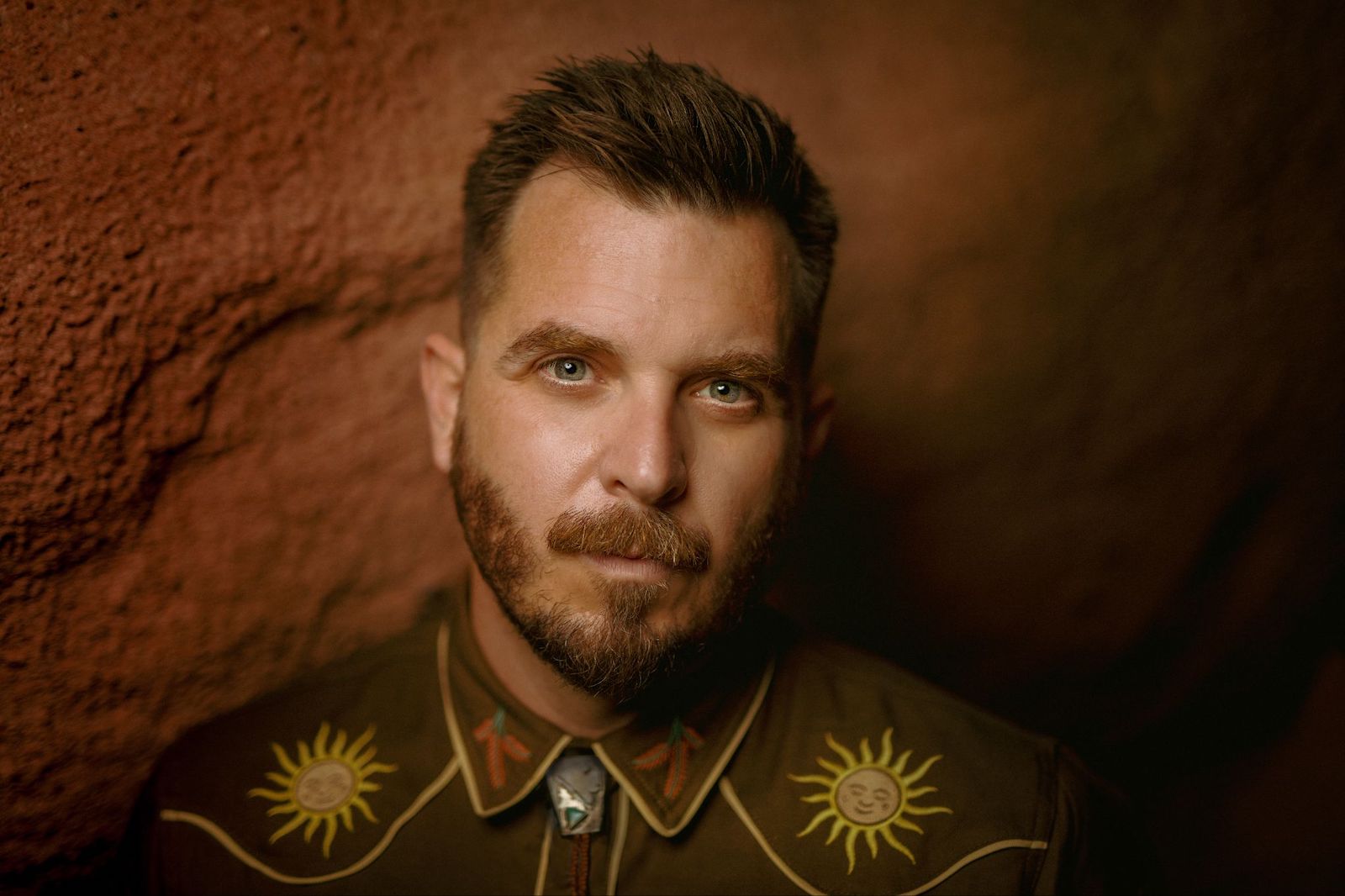 Thrice's Dustin Kensrue releasing an alt-country album, shares video ...