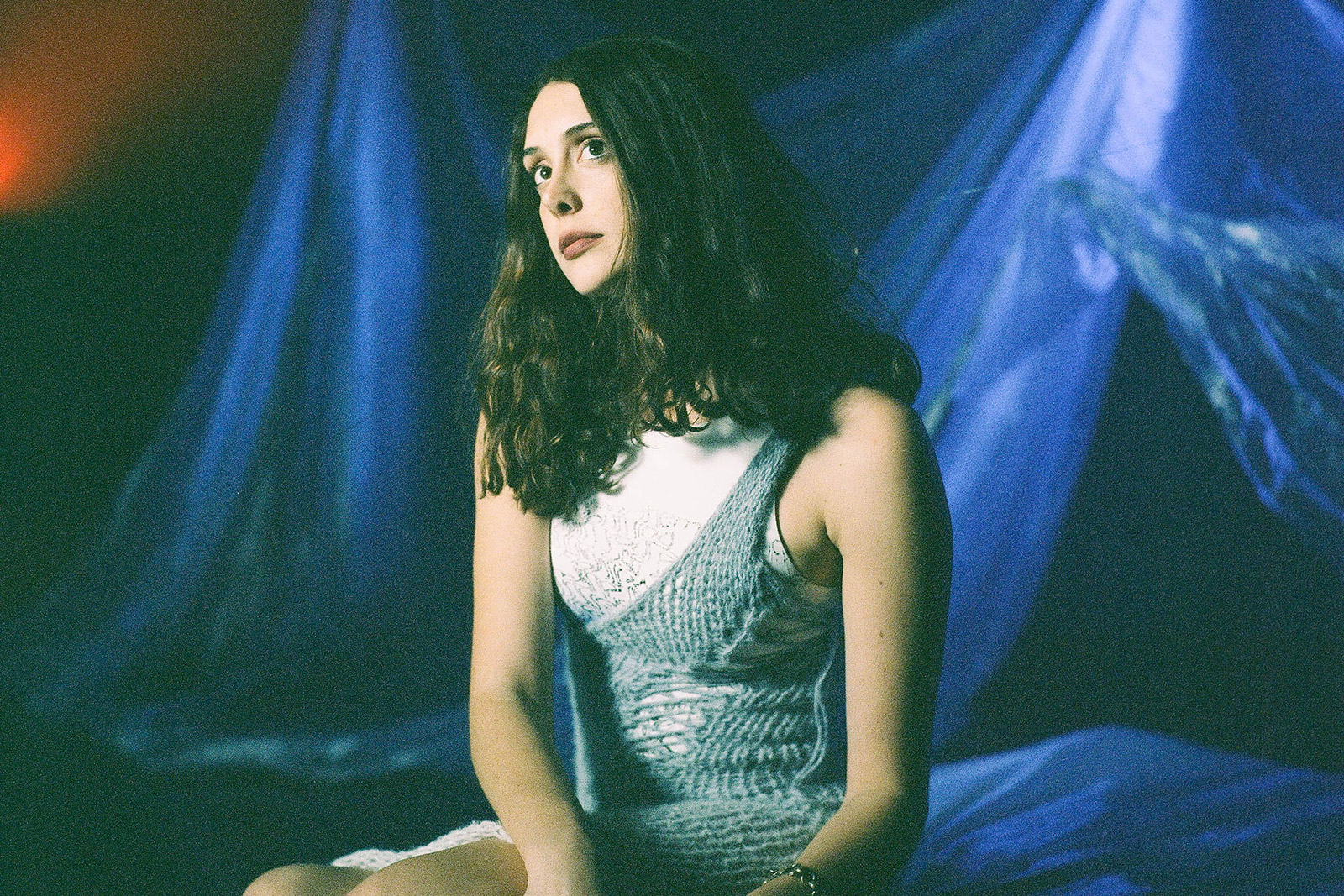 Nisa announces debut LP 'Shapeshifting' & shows, shares "Smokescreen"