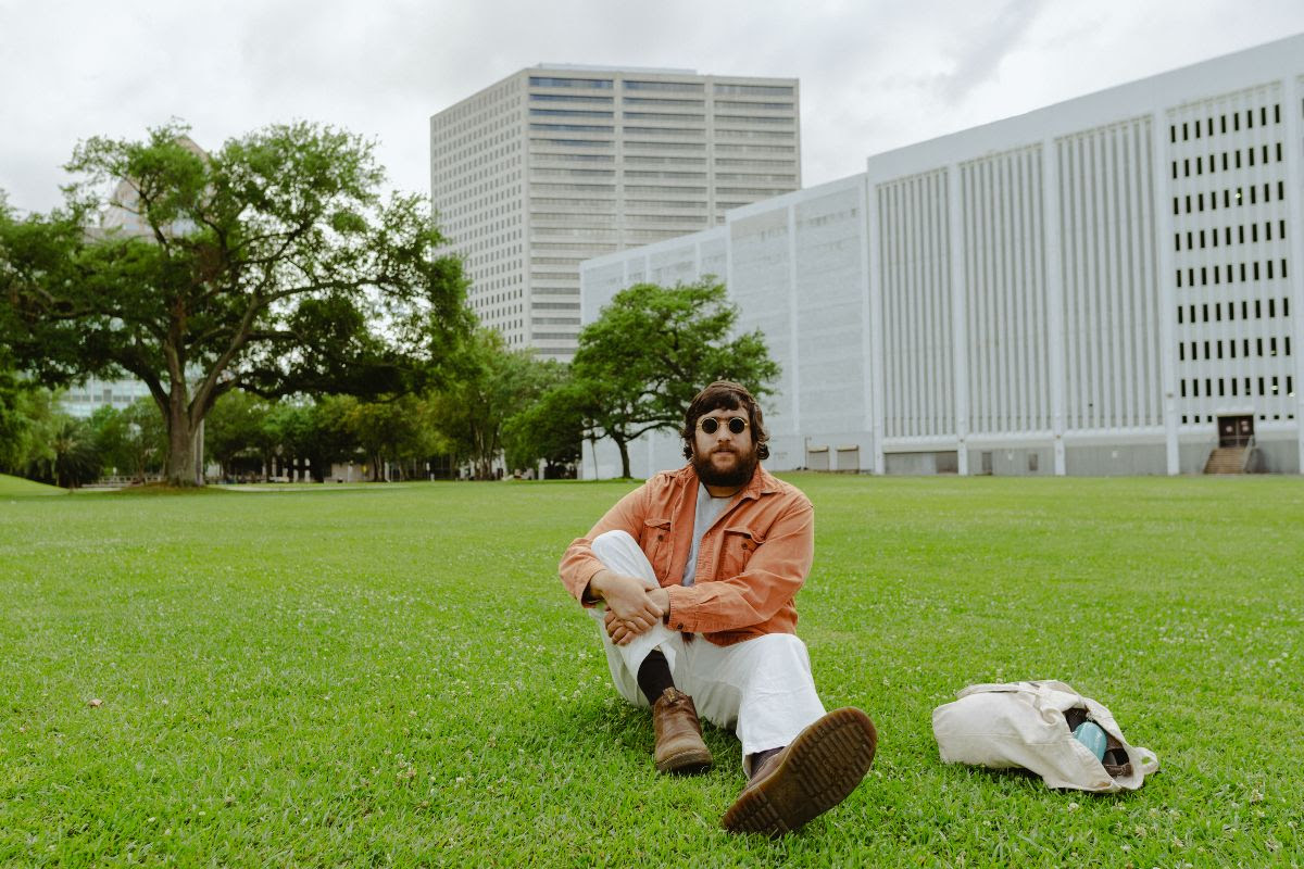 Rui Gabriel (Lawn) announces solo debut & tour, shares "Summertime ...