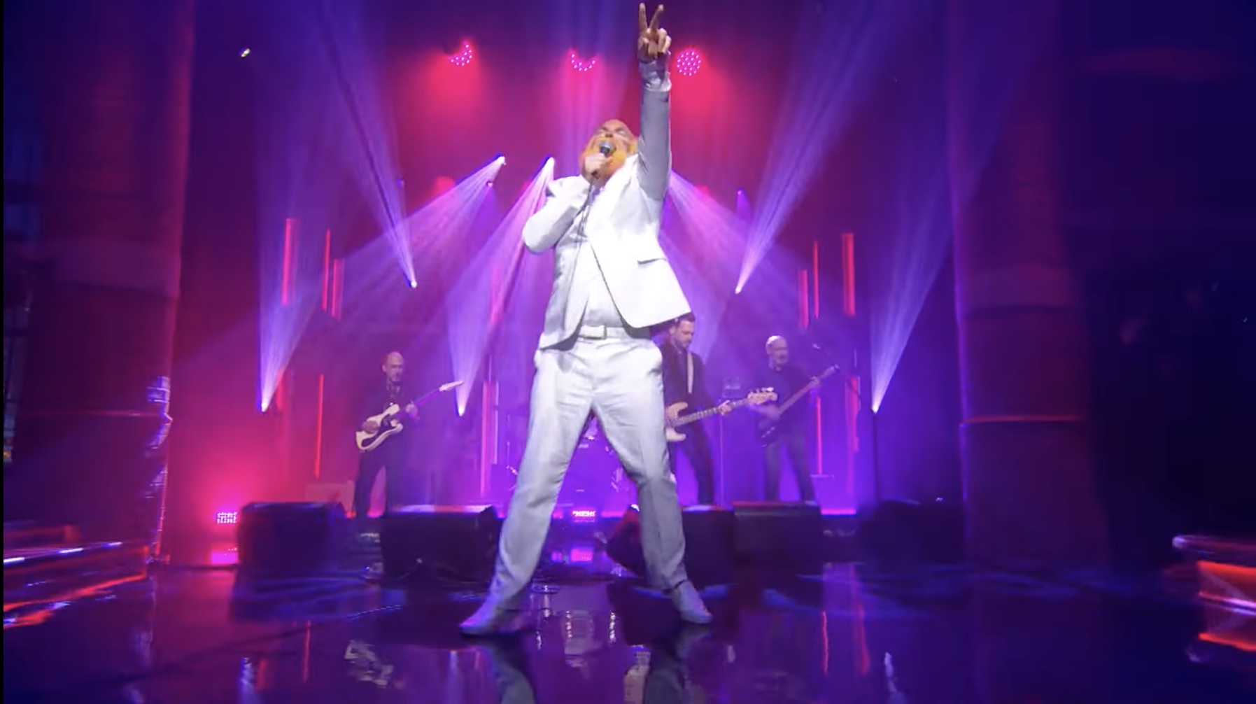 Watch Les Savy Fav's amazing Trump-mocking Seth Meyers performance of ...