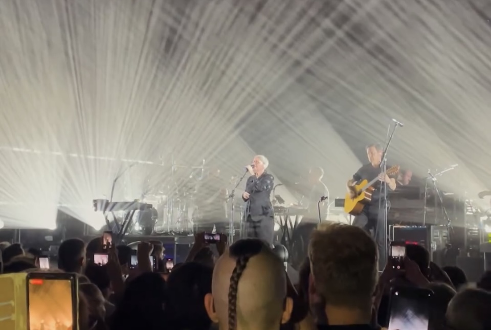 Watch Massive Attack bring out Elizabeth Fraser to sing "Song to the ...