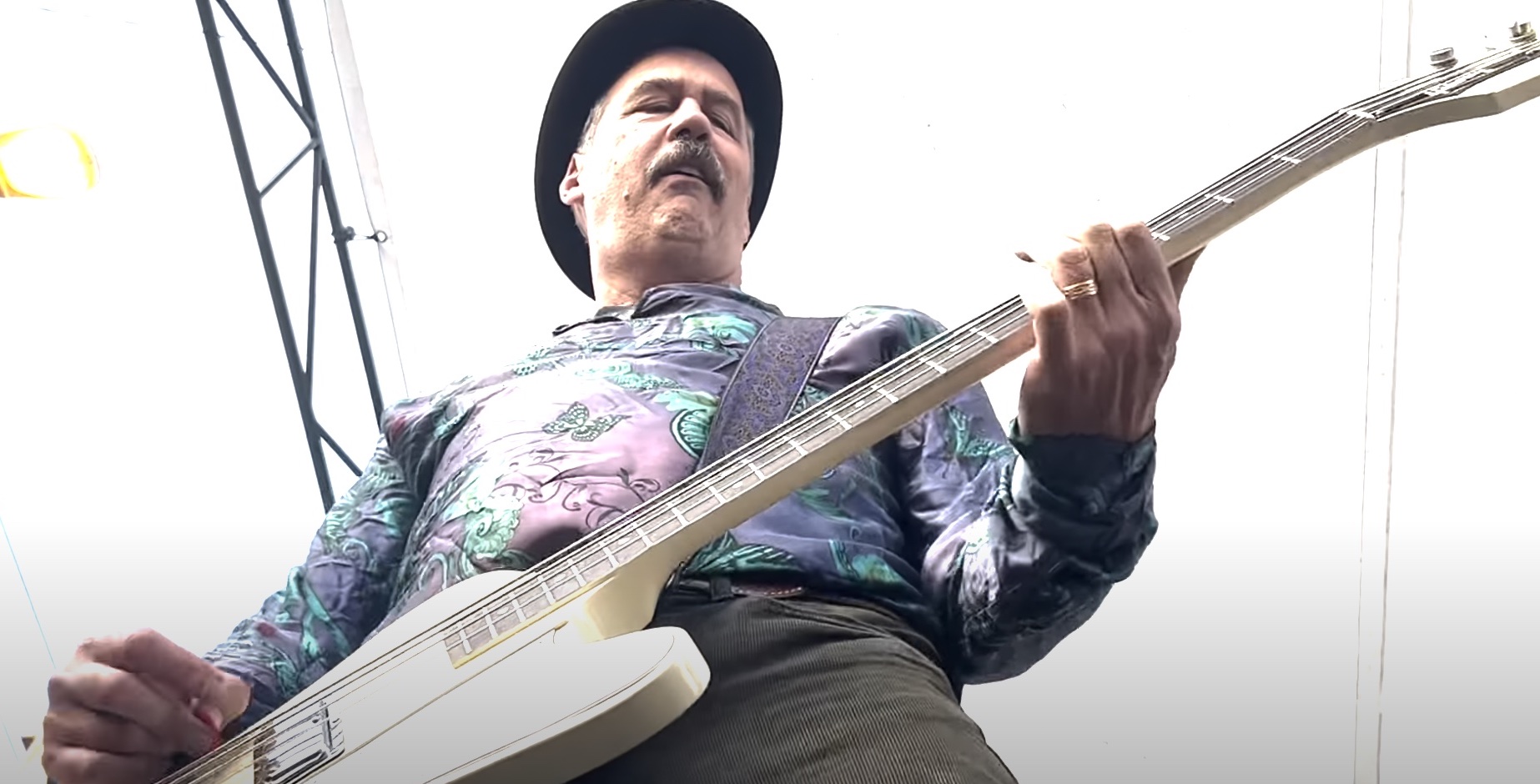 Watch Nirvana bassist Krist Novoselic's new band play "Love Buzz" in ...