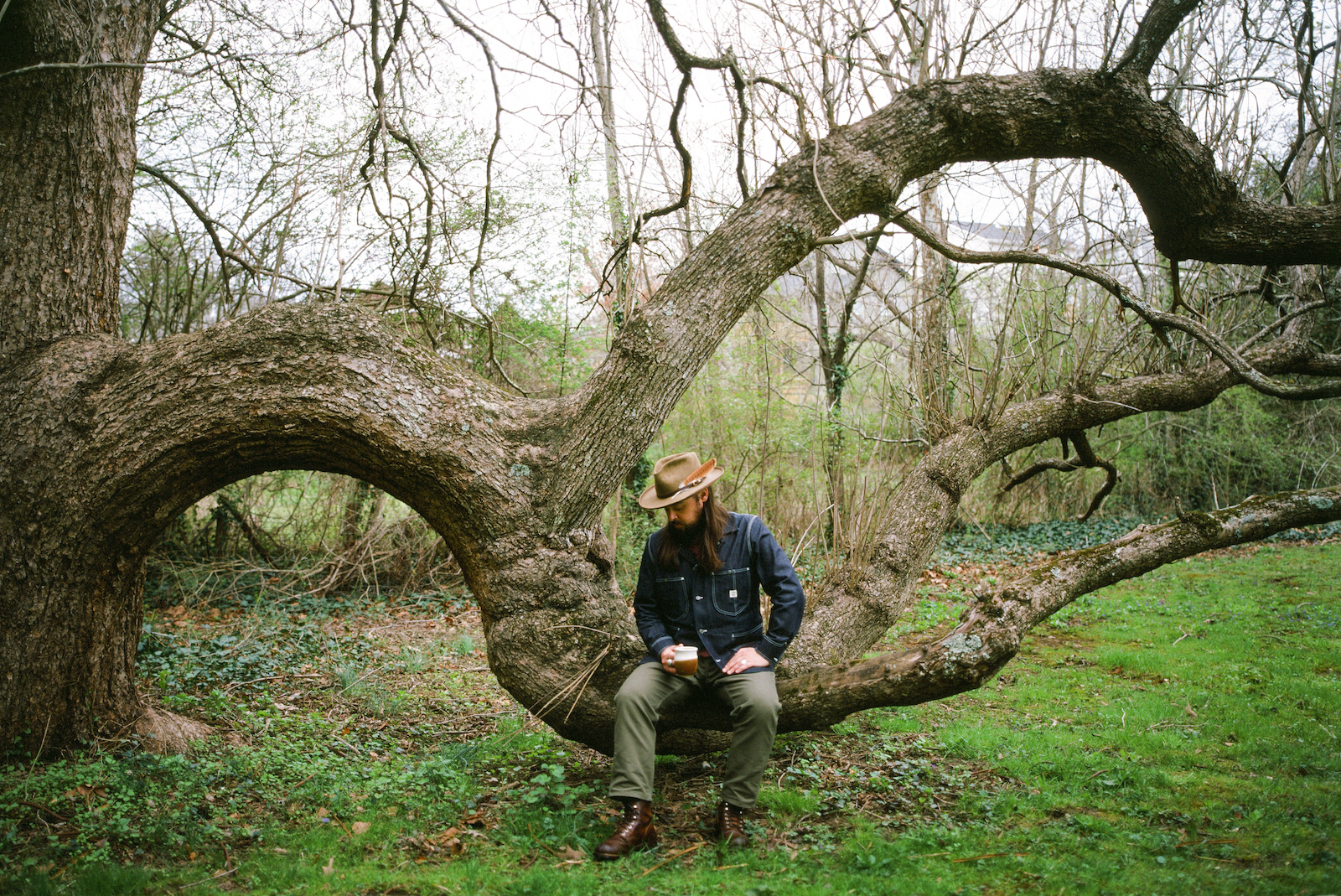 Listen to Caleb Caudle's anxiety-battling country song "Knee Deep Blues"
