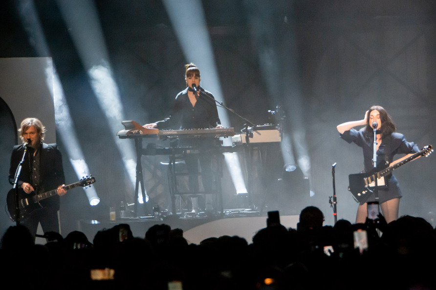 St. Vincent brought rock theatrics to Brooklyn Paramount (night 1 pics ...