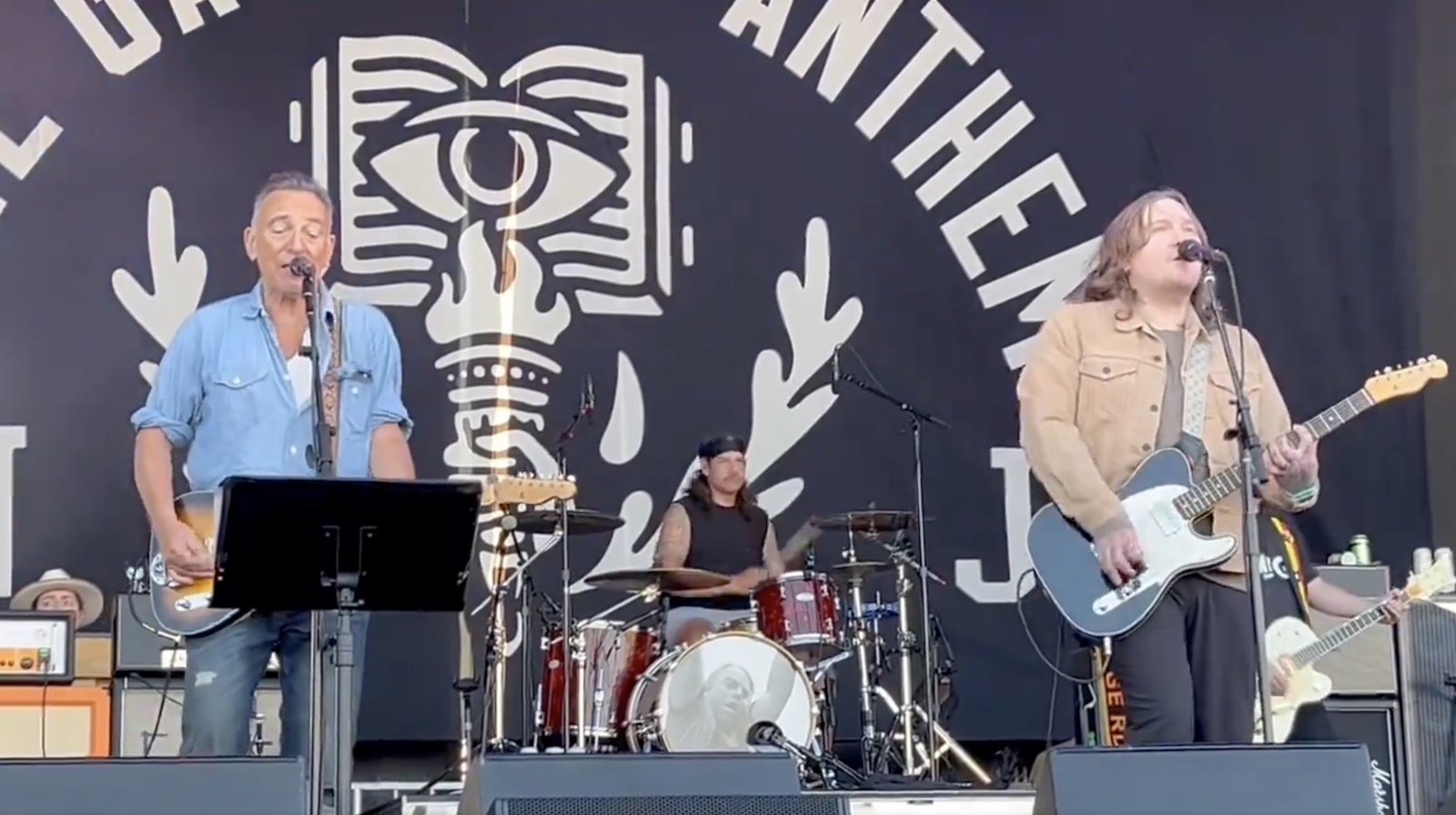 Bruce Springsteen joined Gaslight Anthem & Trey Anastasio at Sea.Hear ...