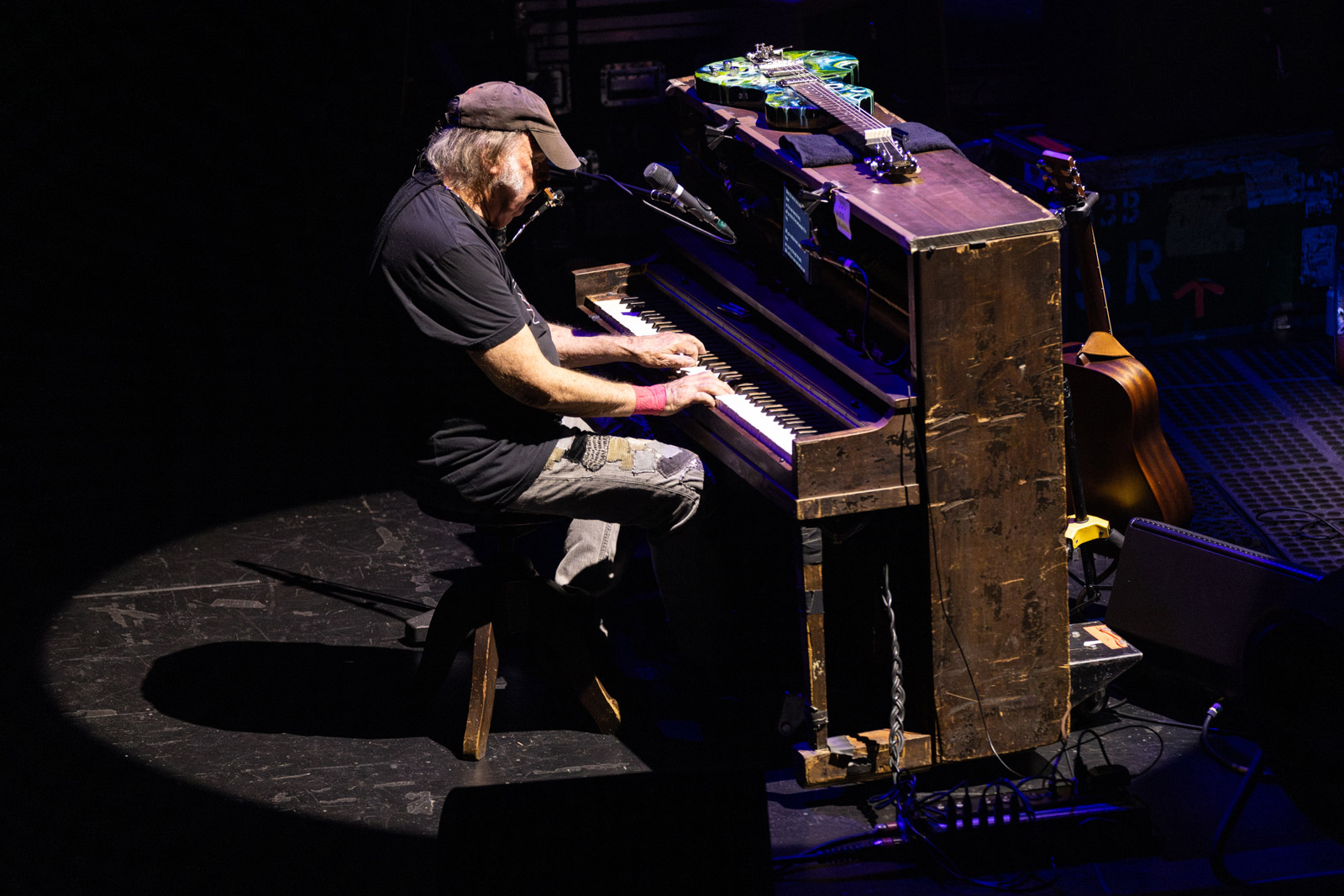 Neil Young began Capitol Theatre run with The Chrome Hearts (pics ...