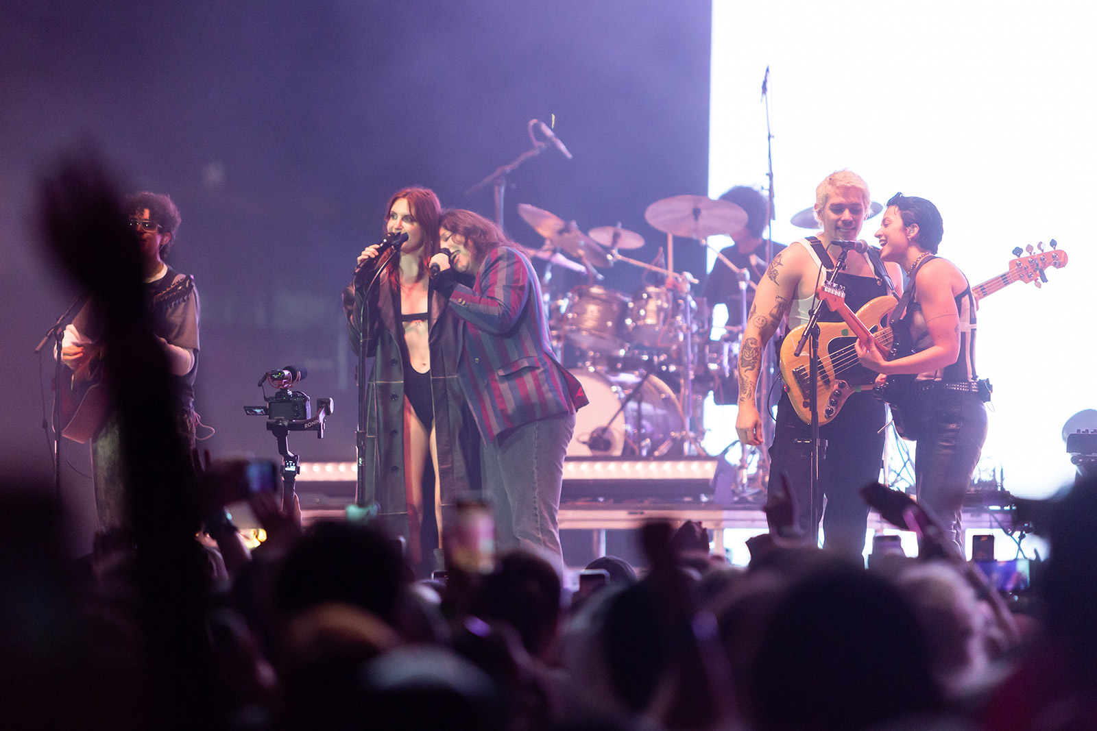 Watch MUNA cover Chappell Roan & Vanessa Carlton, and bring out Lucy ...