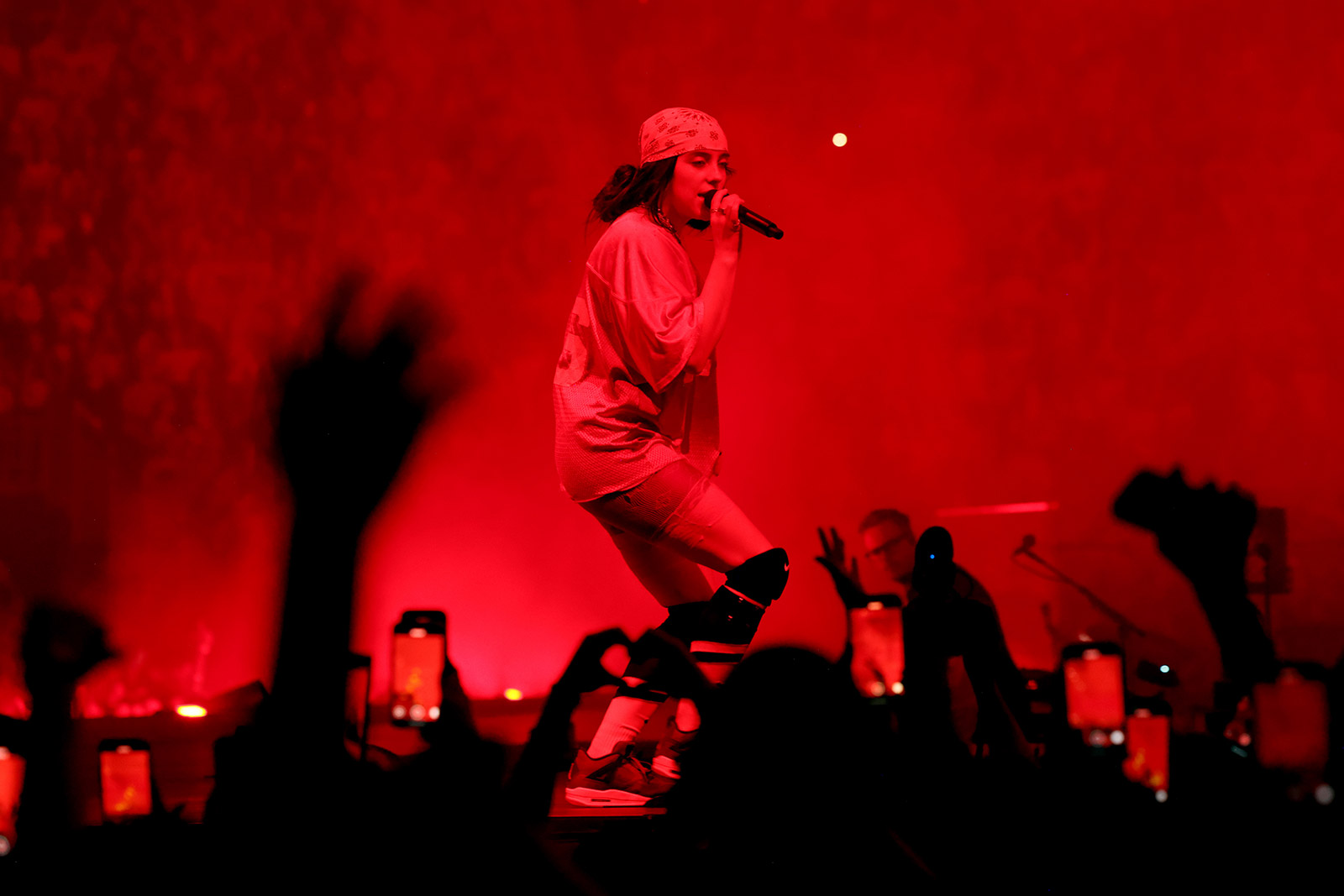 Billie Eilish begins 2024 tour (pics, video, setlist), adds LA shows