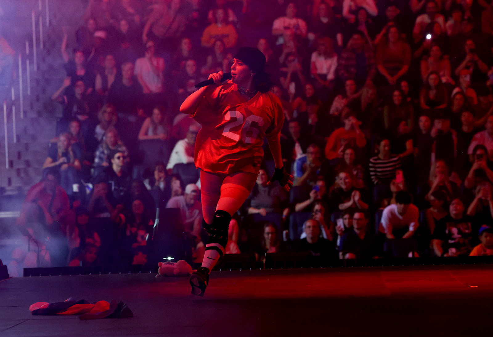 Billie Eilish begins 2024 tour (pics, video, setlist), adds LA shows