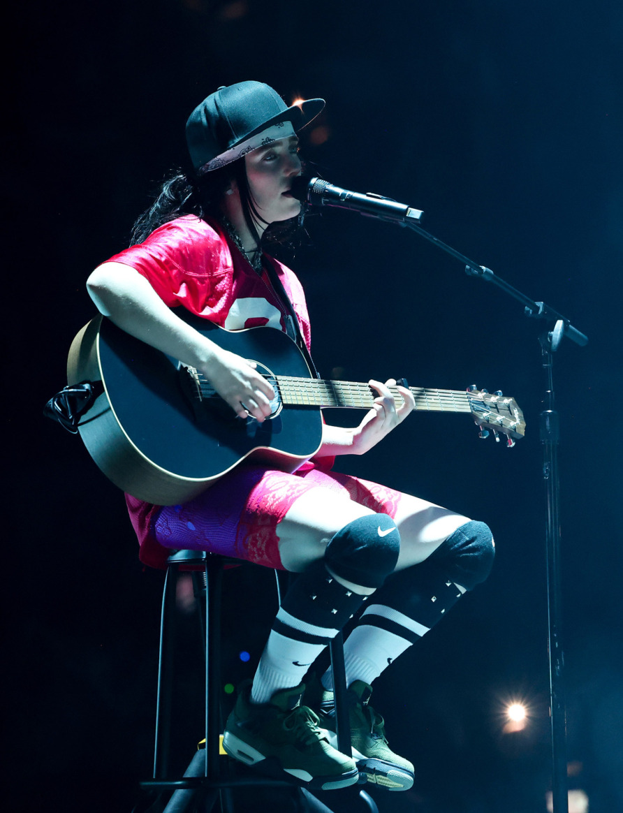 Billie Eilish begins 2024 tour (pics, video, setlist), adds LA shows