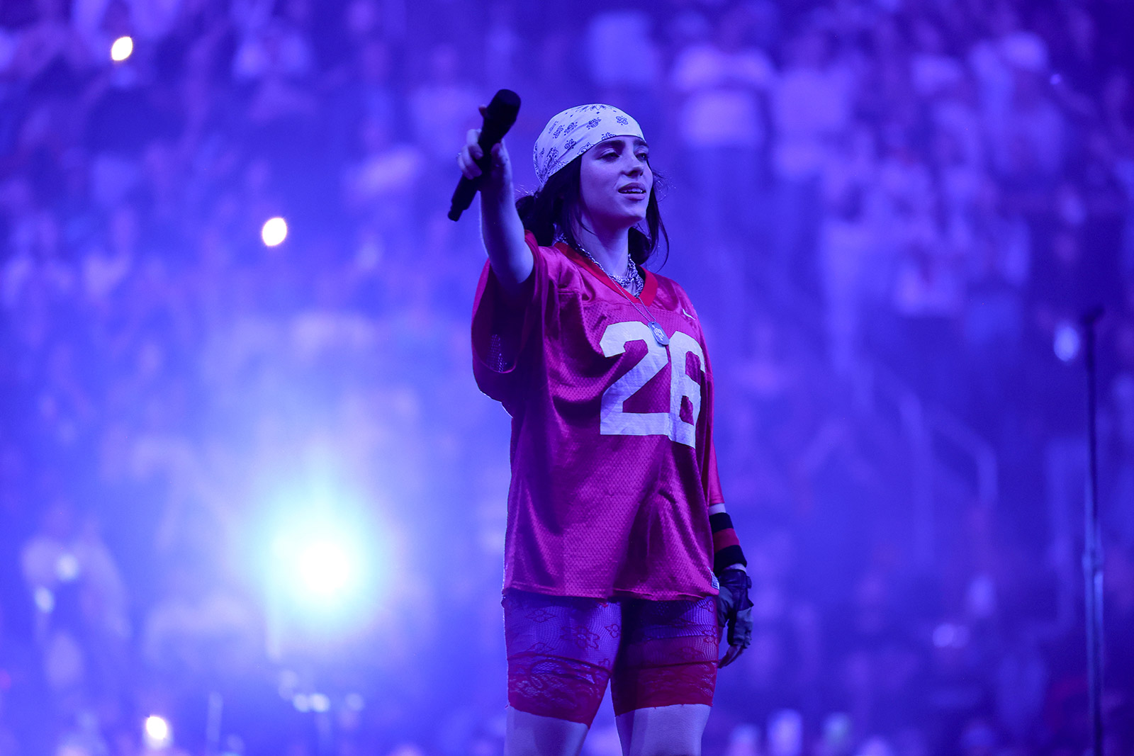 Billie Eilish begins 2024 tour (pics, video, setlist), adds LA shows