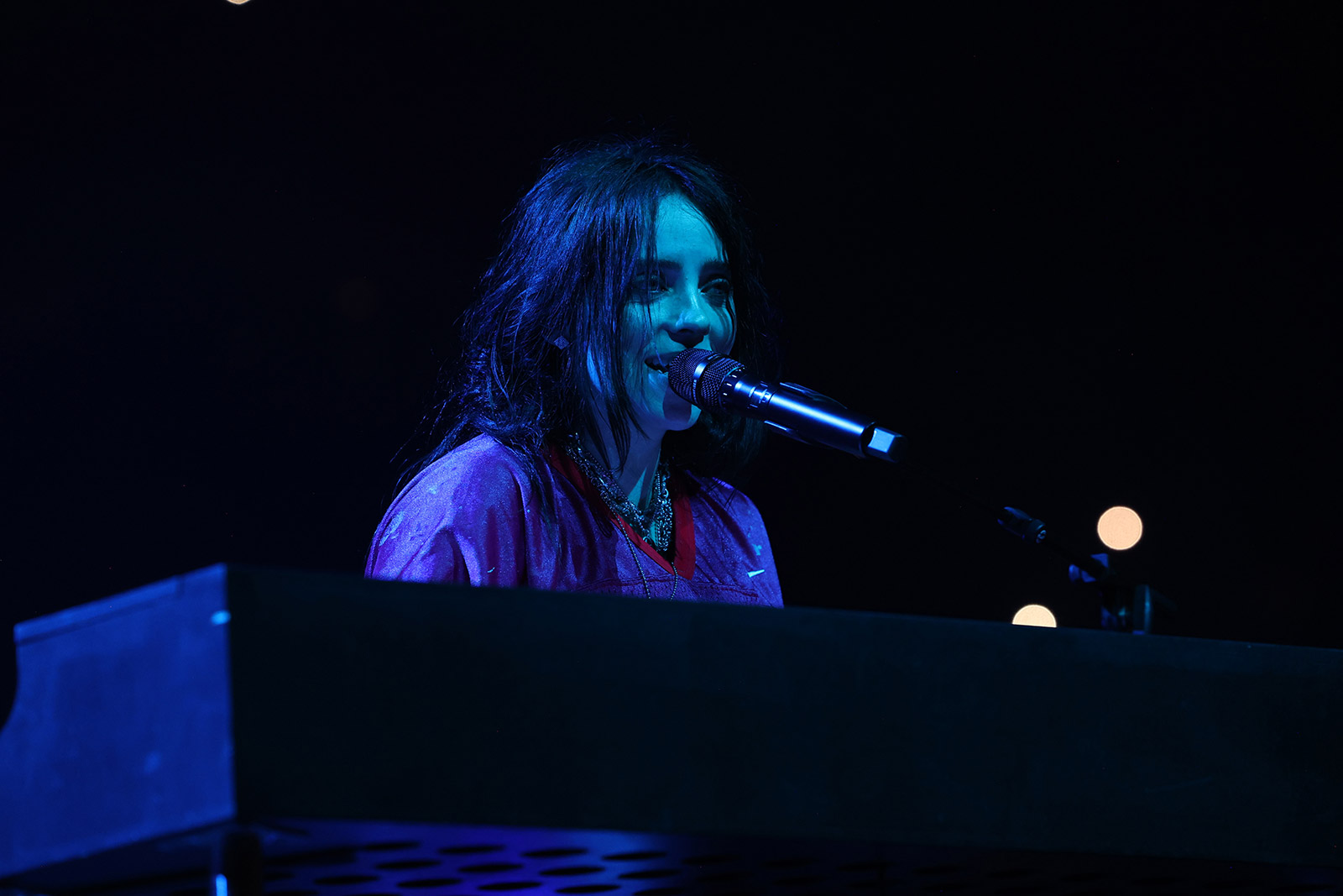 Billie Eilish begins 2024 tour (pics, video, setlist), adds LA shows