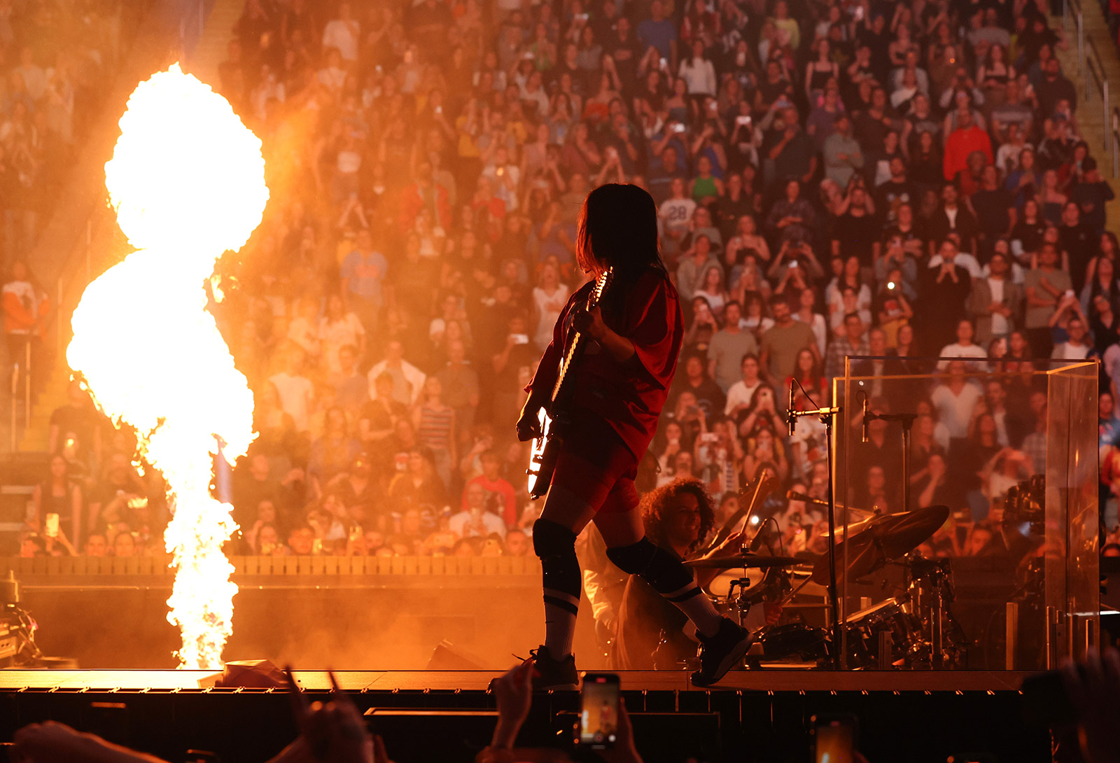 Billie Eilish begins 2024 tour (pics, video, setlist), adds LA shows