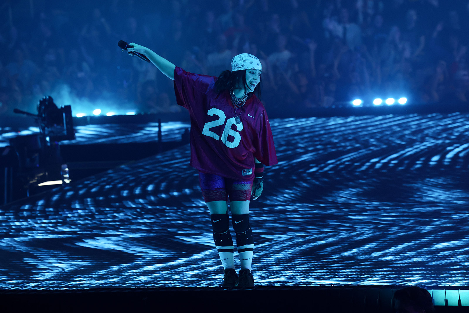 Billie Eilish begins 2024 tour (pics, video, setlist), adds LA shows