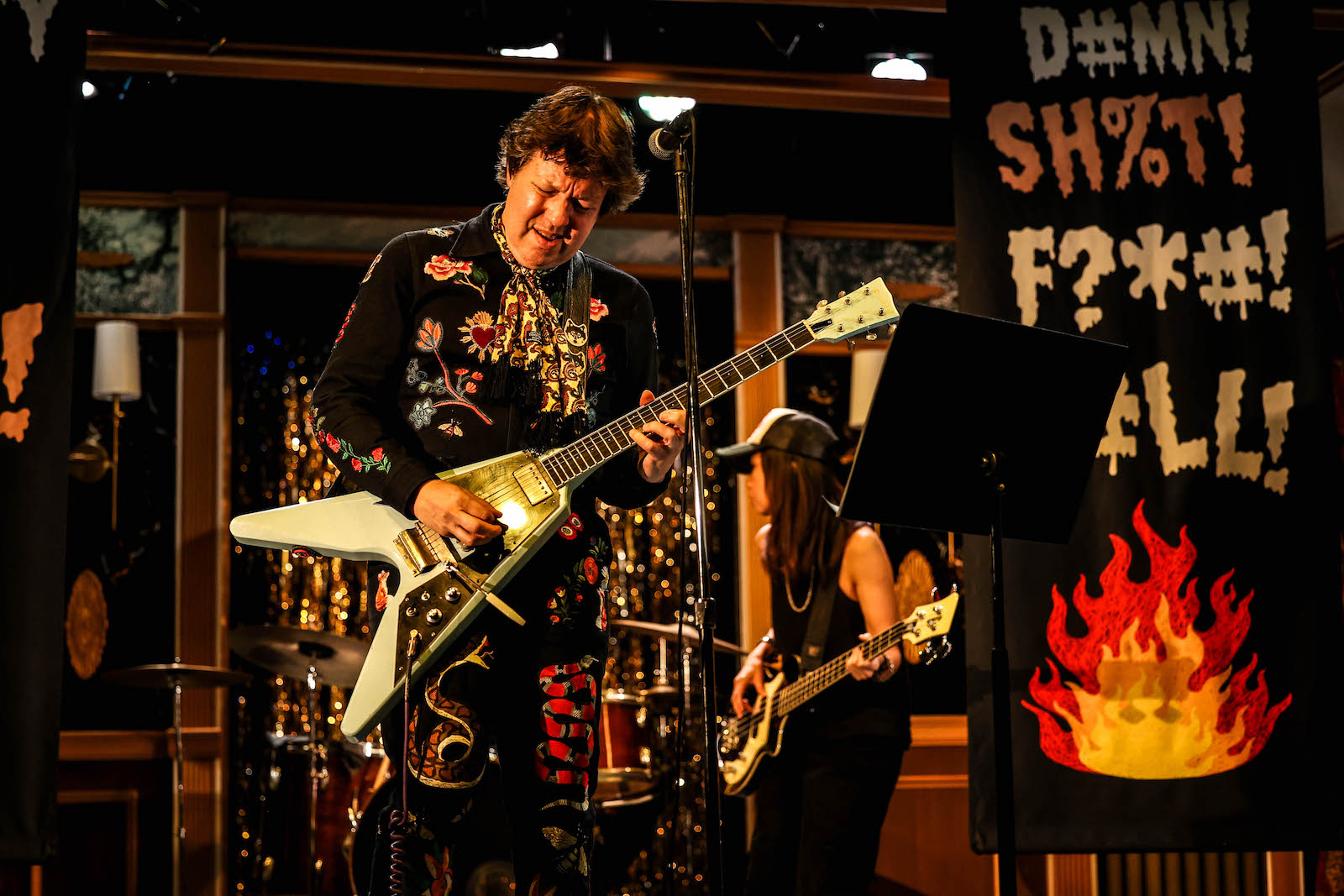 Dave Hill extends 'Caveman in a Spaceship' Off-Broadway run