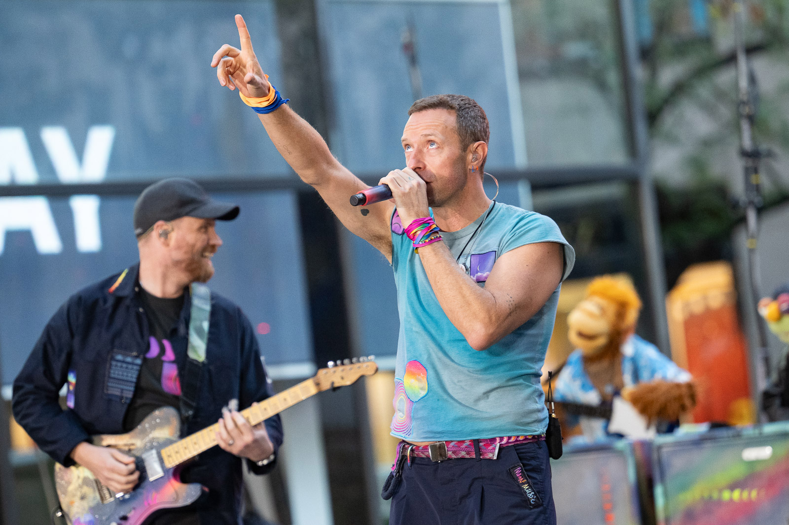 Coldplay announce 2025 tour, played 3 intimate NYC shows (pics, video ...