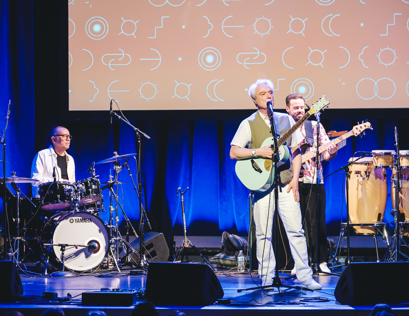 David Byrne, Fred Armisen, Thao & more played "Amazing Humans Doing ...