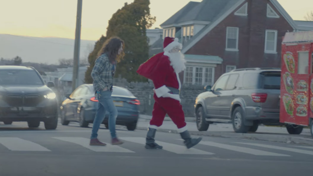 Kurt Vile shares "Must Be Santa" video, playing Philly benefit shows