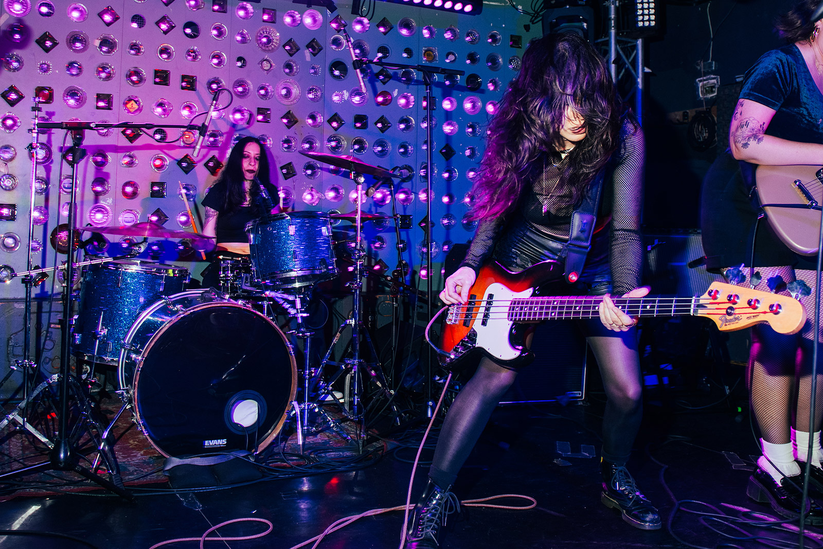 Lambrini Girls announce North American tour with Party Dozen