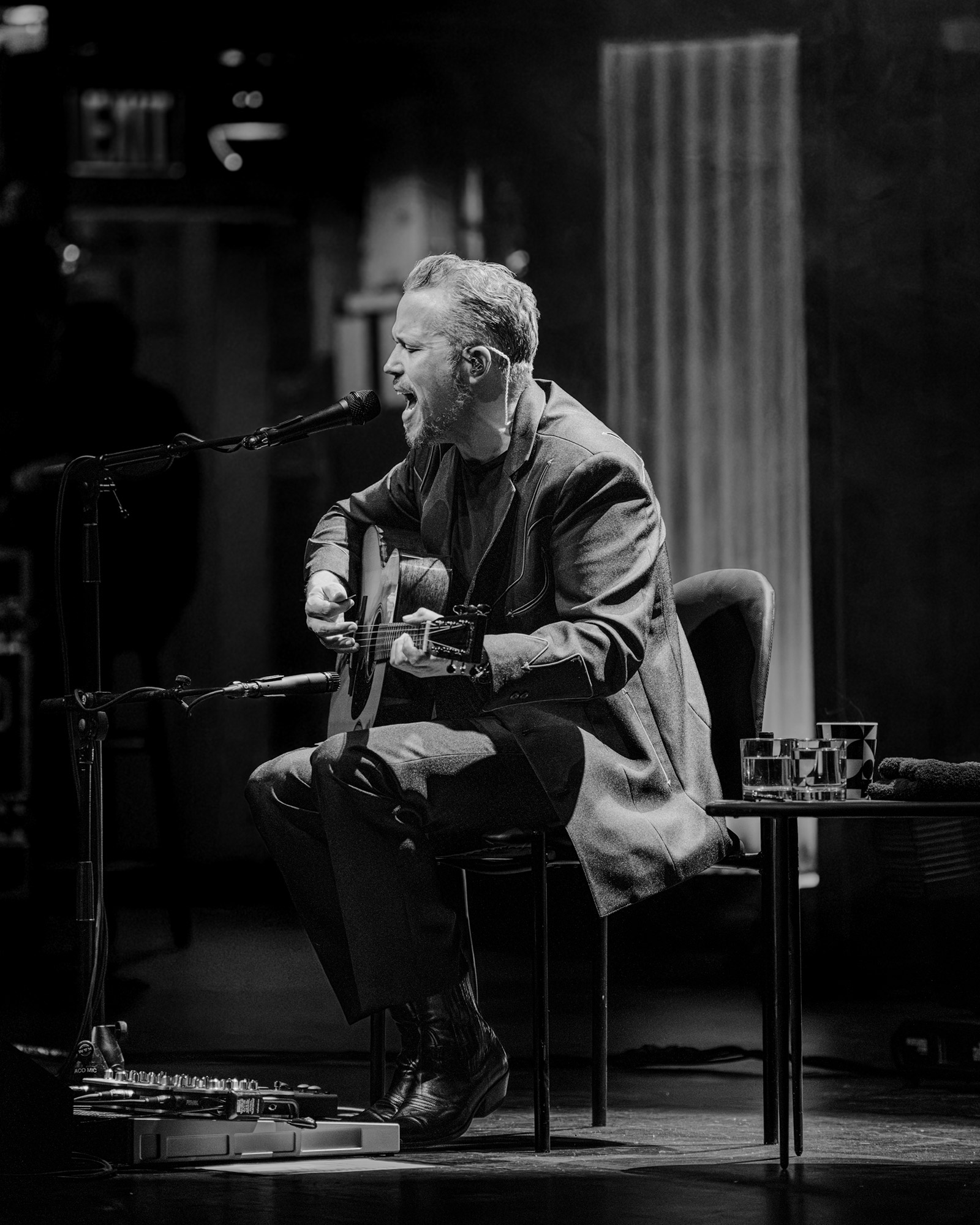 Jason Isbell played 2 solo shows at Beacon Theatre (pics, setlists)