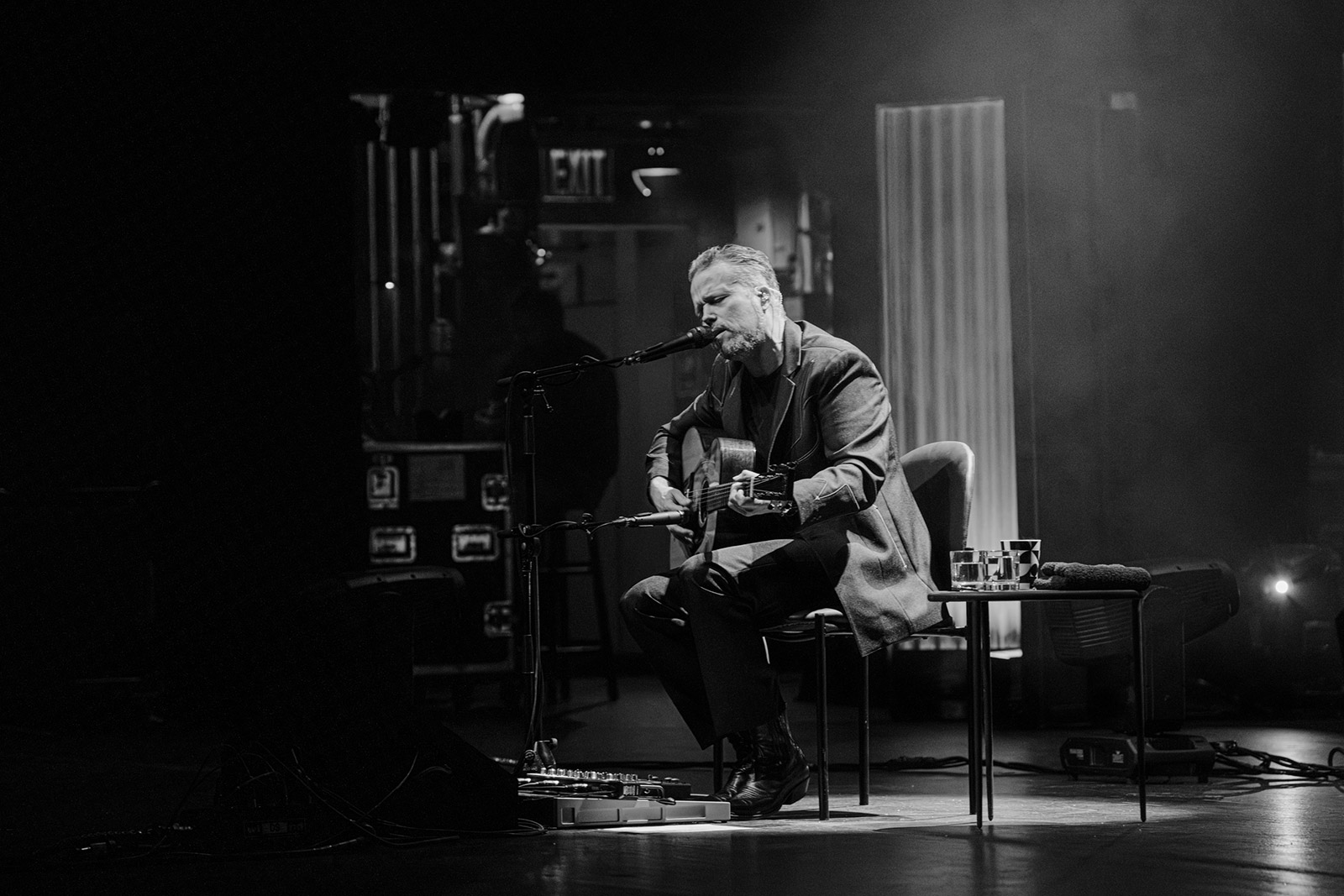 Jason Isbell played 2 solo shows at Beacon Theatre (pics, setlists)