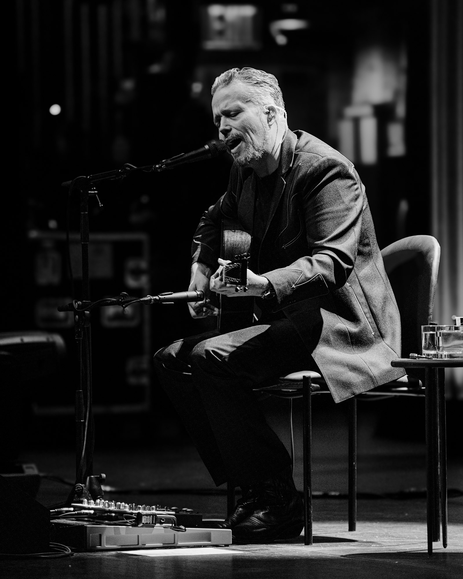 Jason Isbell played 2 solo shows at Beacon Theatre (pics, setlists)