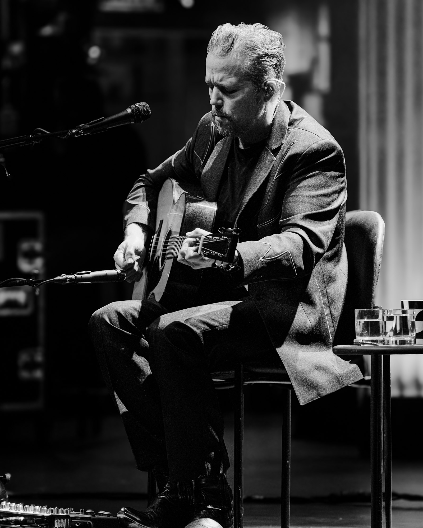 Jason Isbell played 2 solo shows at Beacon Theatre (pics, setlists)