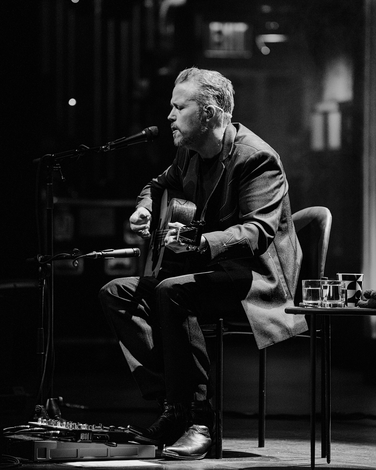 Jason Isbell played 2 solo shows at Beacon Theatre (pics, setlists)