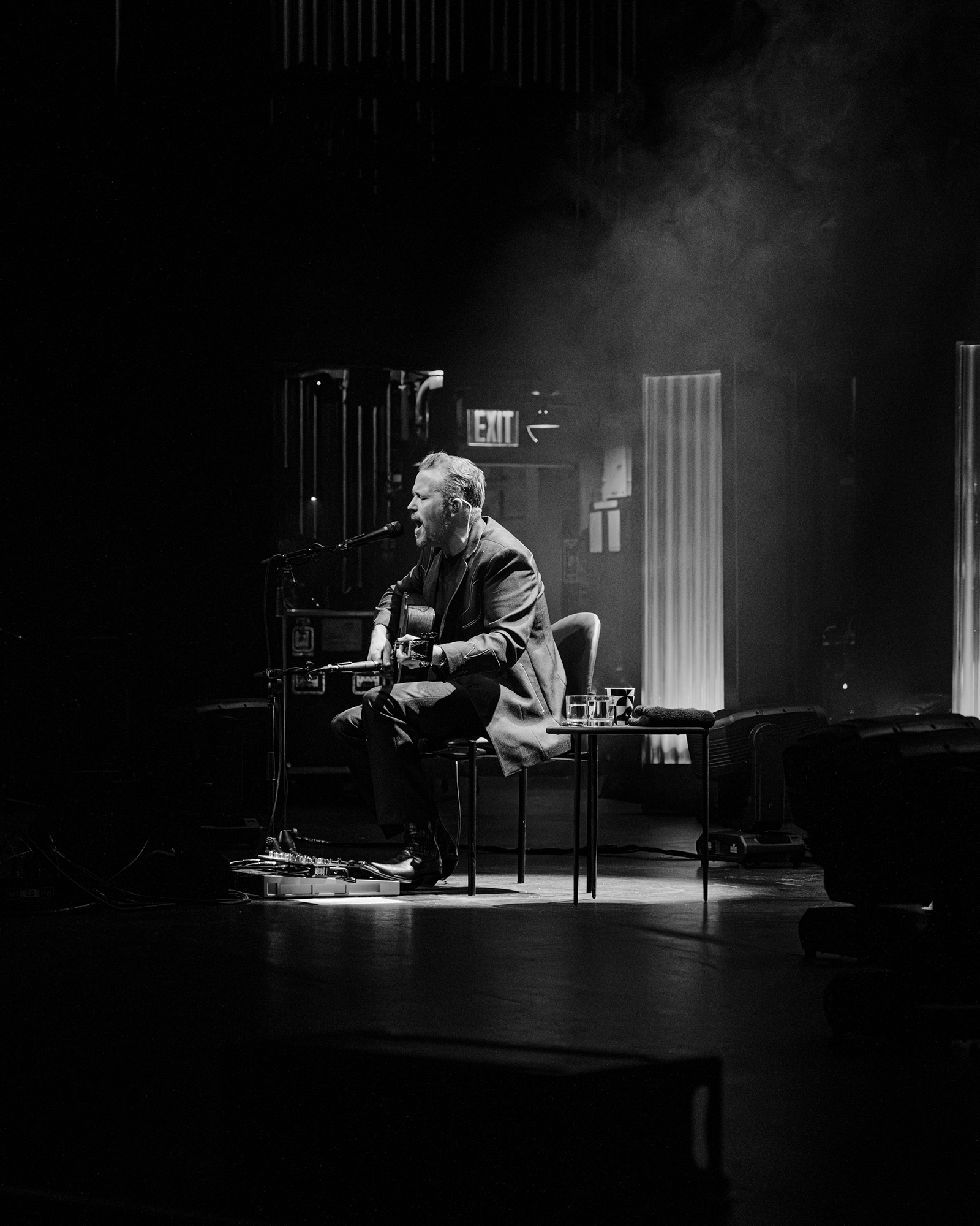 Jason Isbell played 2 solo shows at Beacon Theatre (pics, setlists)