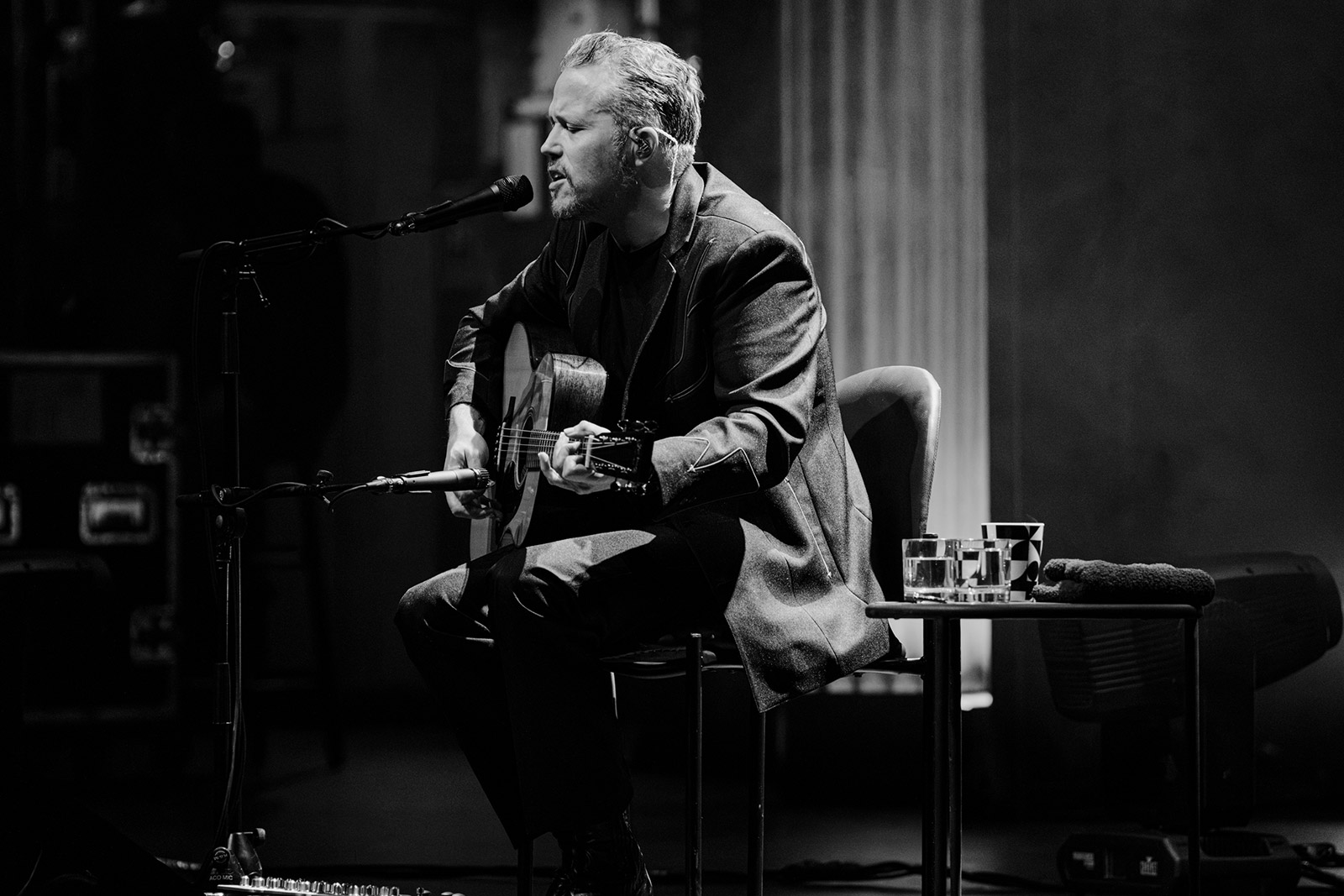 Jason Isbell played 2 solo shows at Beacon Theatre (pics, setlists)