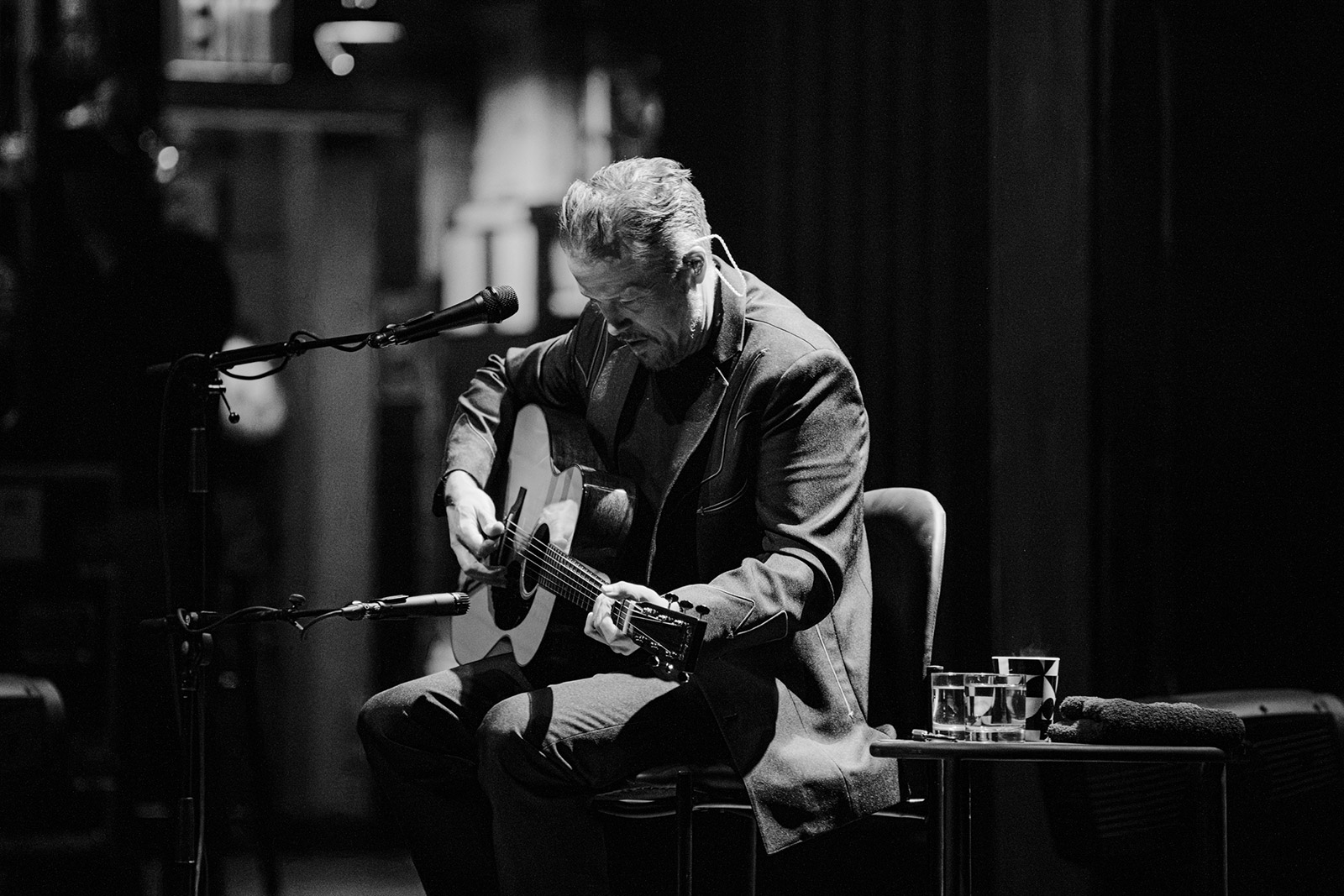 Jason Isbell played 2 solo shows at Beacon Theatre (pics, setlists)