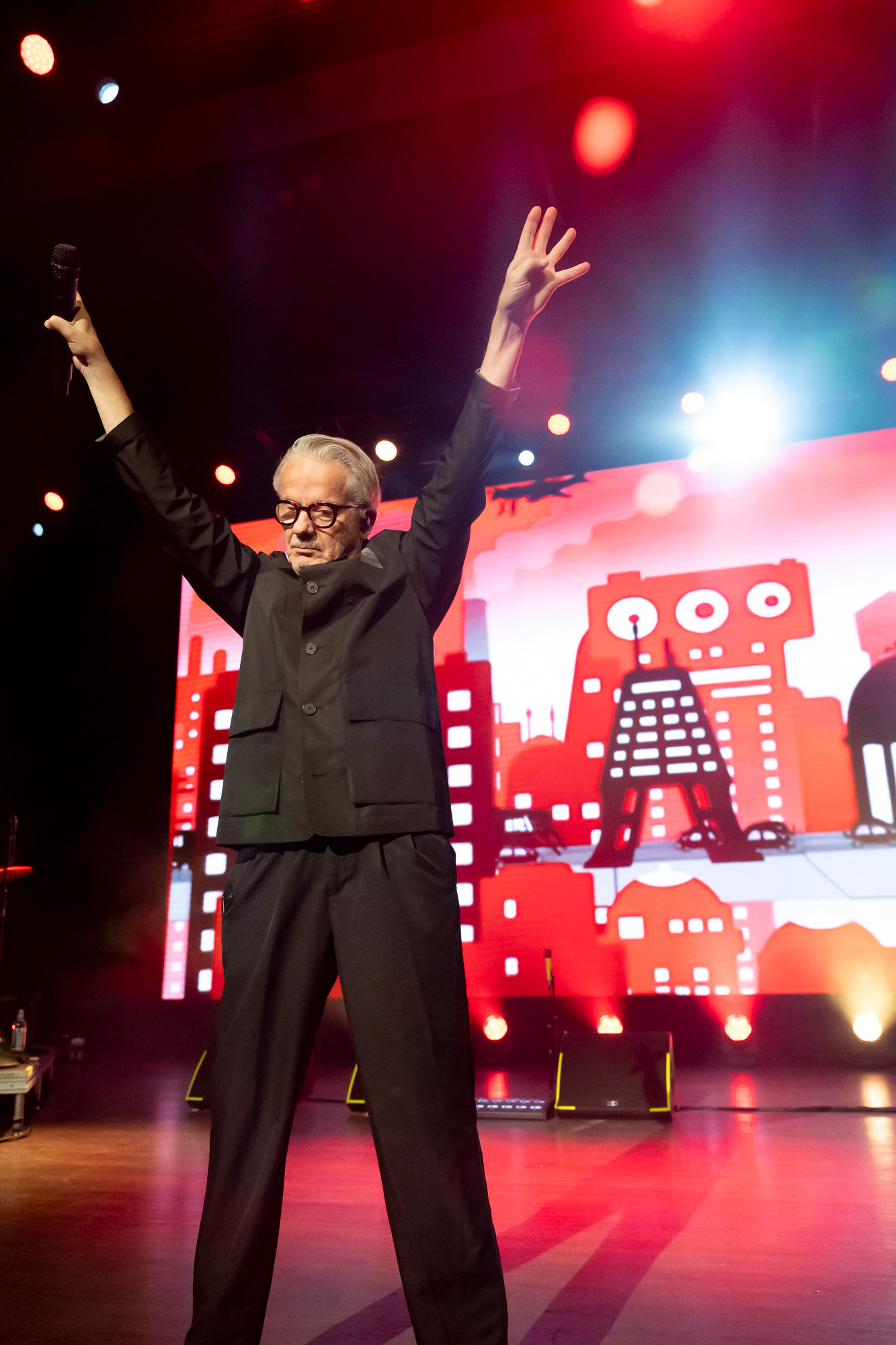DEVO brought "50 years of De-Evolution" to Brooklyn Paramount (pics ...